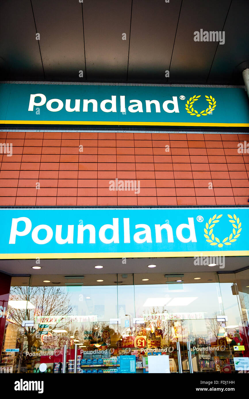 Poundland shopping hi-res stock photography and images - Alamy