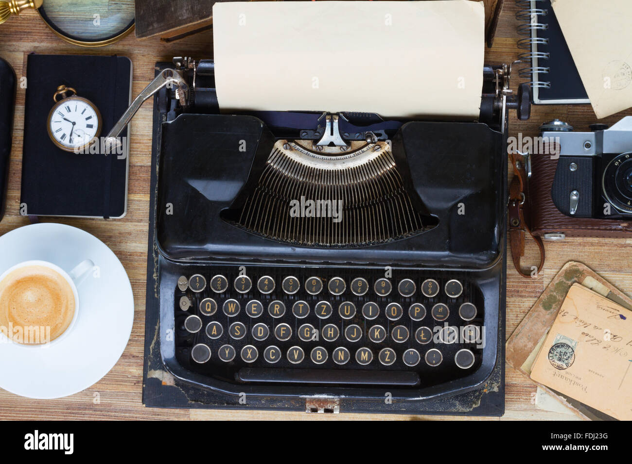 typewriter on table Stock Photo - Alamy