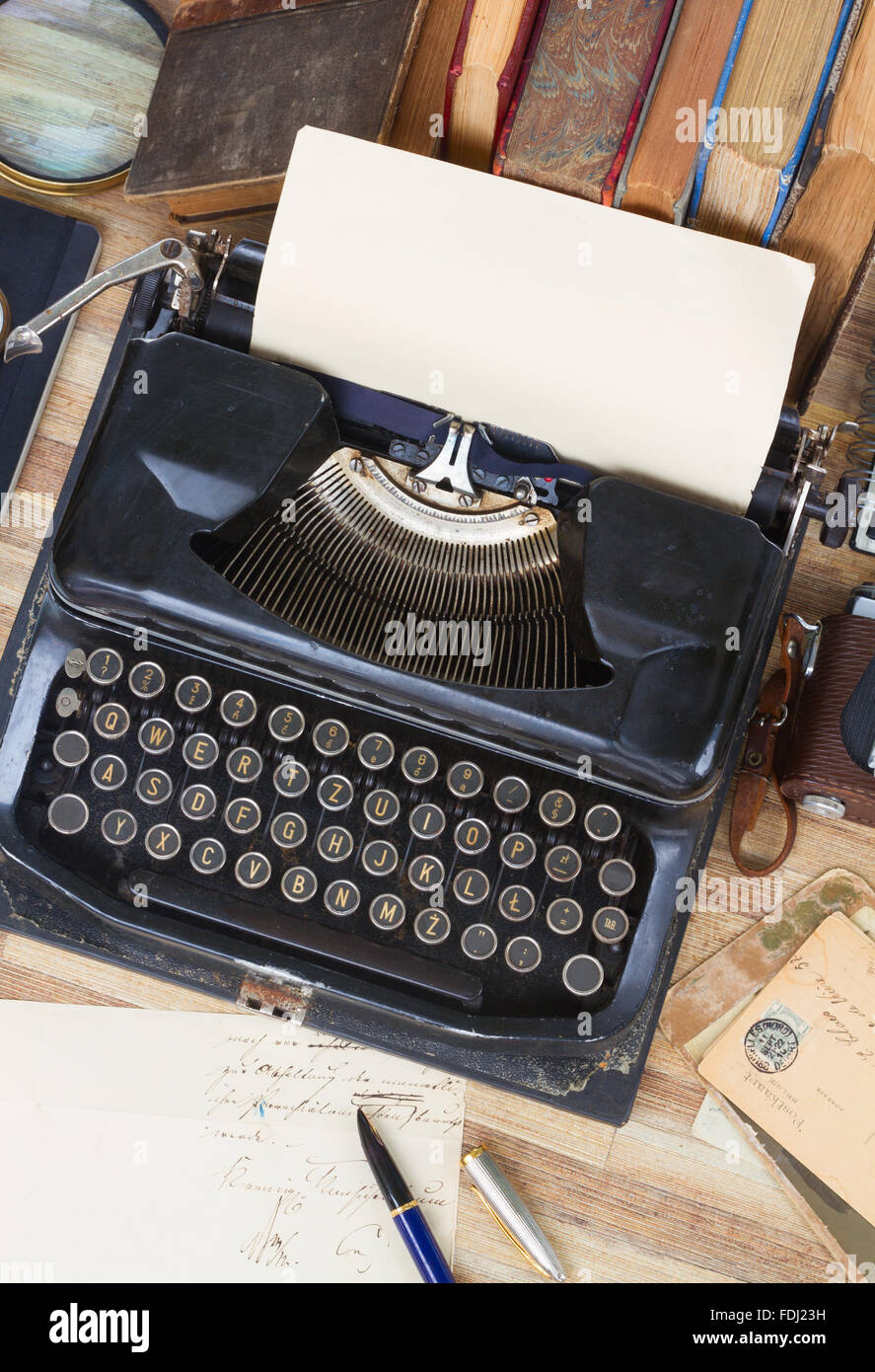 typewriter on table Stock Photo - Alamy