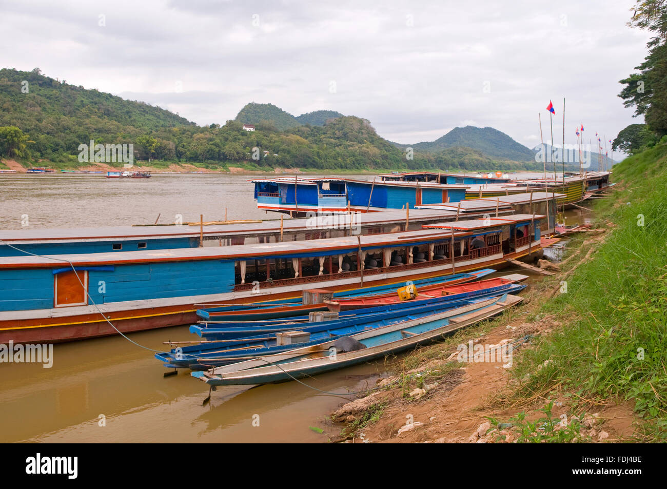 Luang prabang long boats hi-res stock photography and images - Alamy
