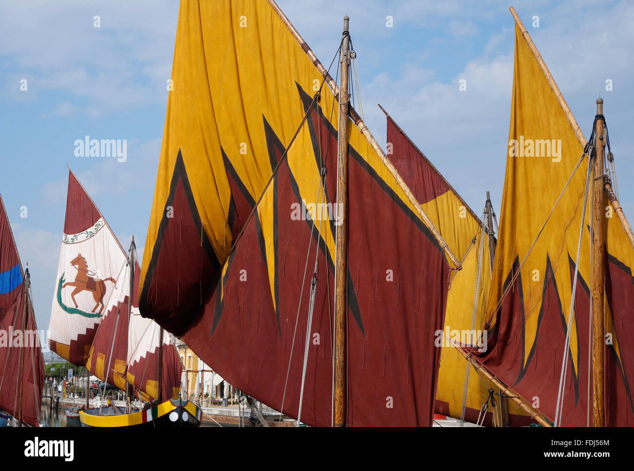Traditional boat italy hi-res stock photography and images - Alamy