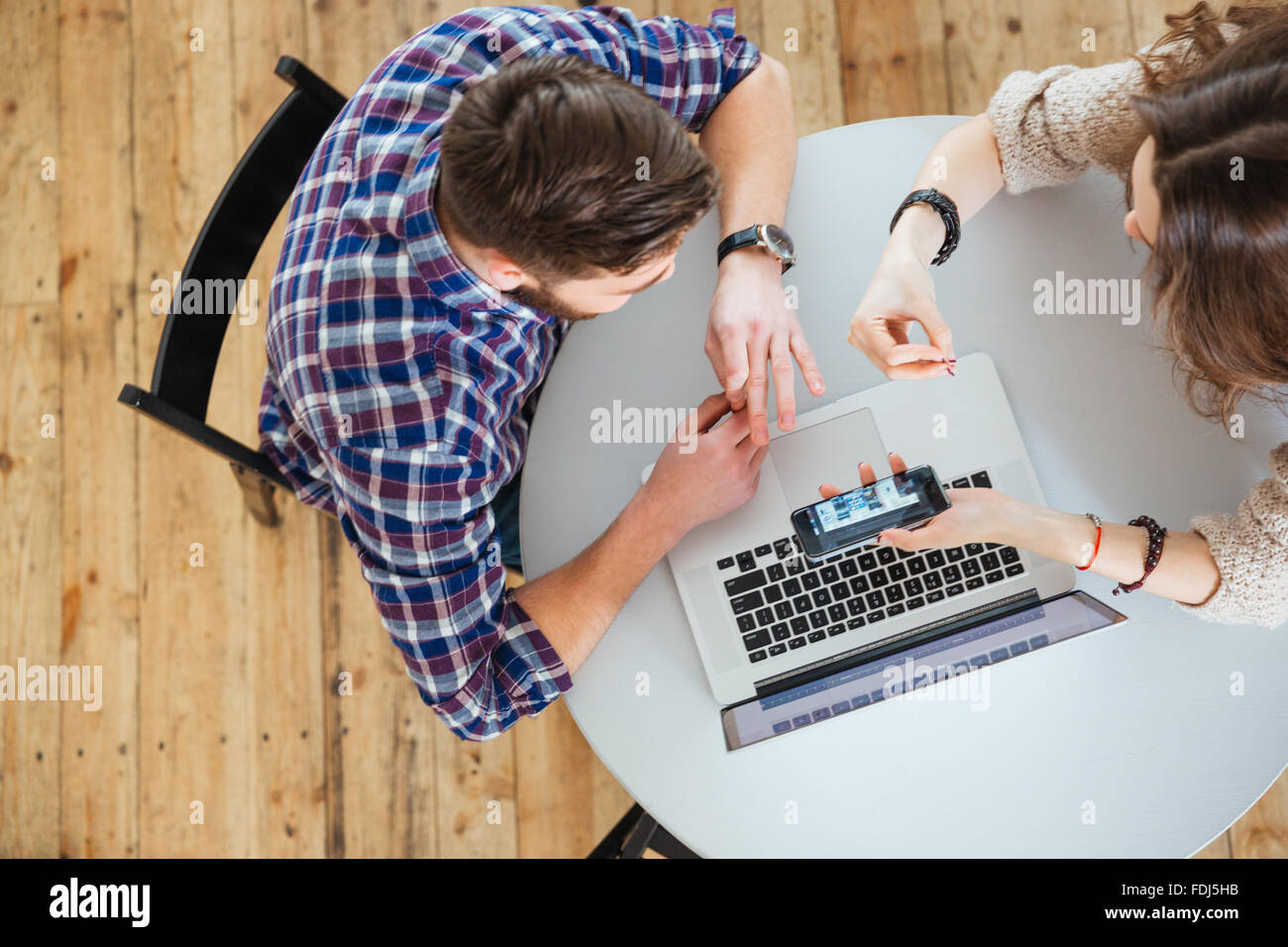 Two people sitting round table hi-res stock photography and images - Alamy