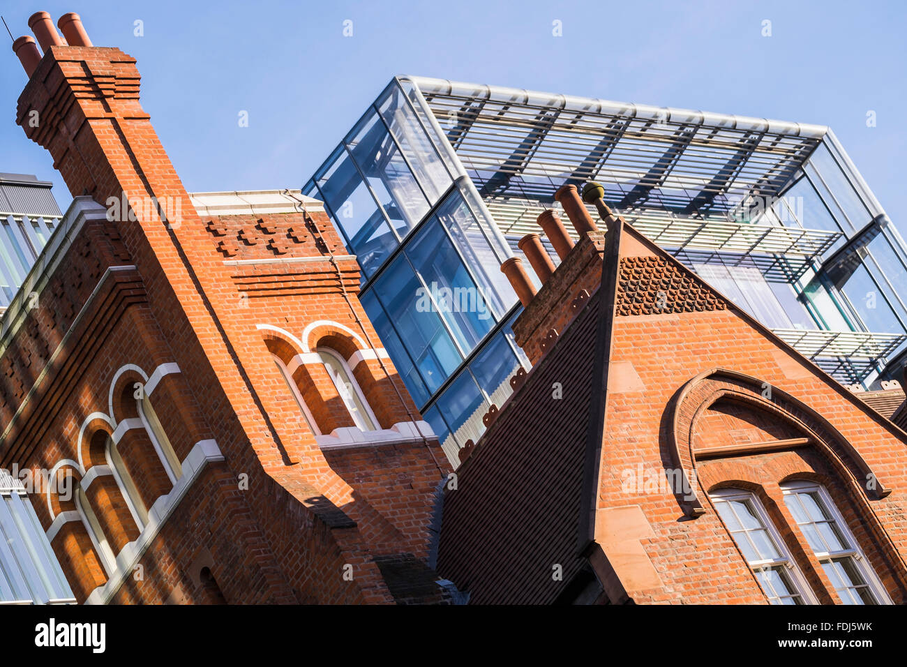 Modern structures of steel and glass hi-res stock photography and ...