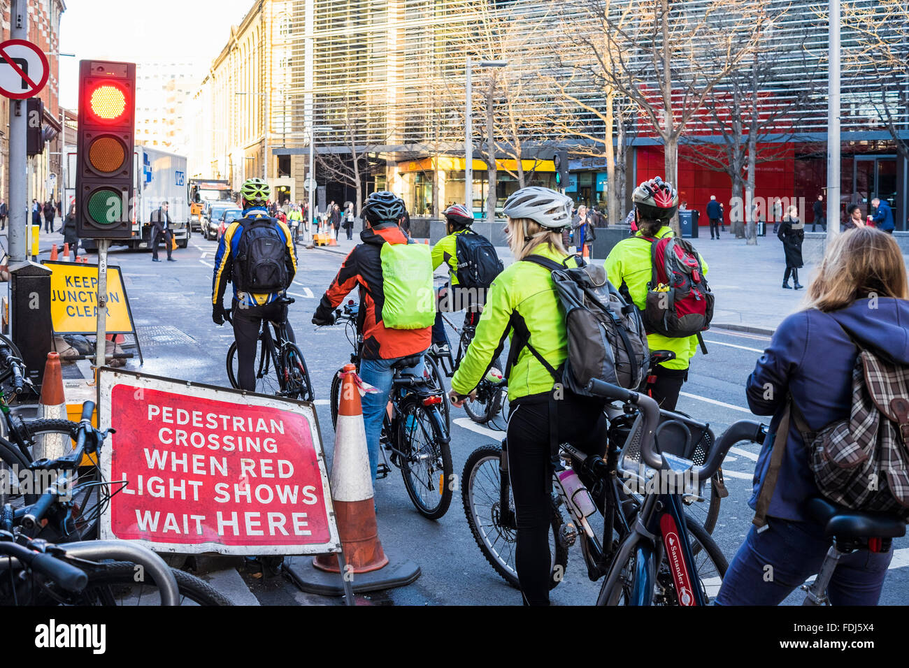 Cyclist red light hi-res stock photography and images - Alamy