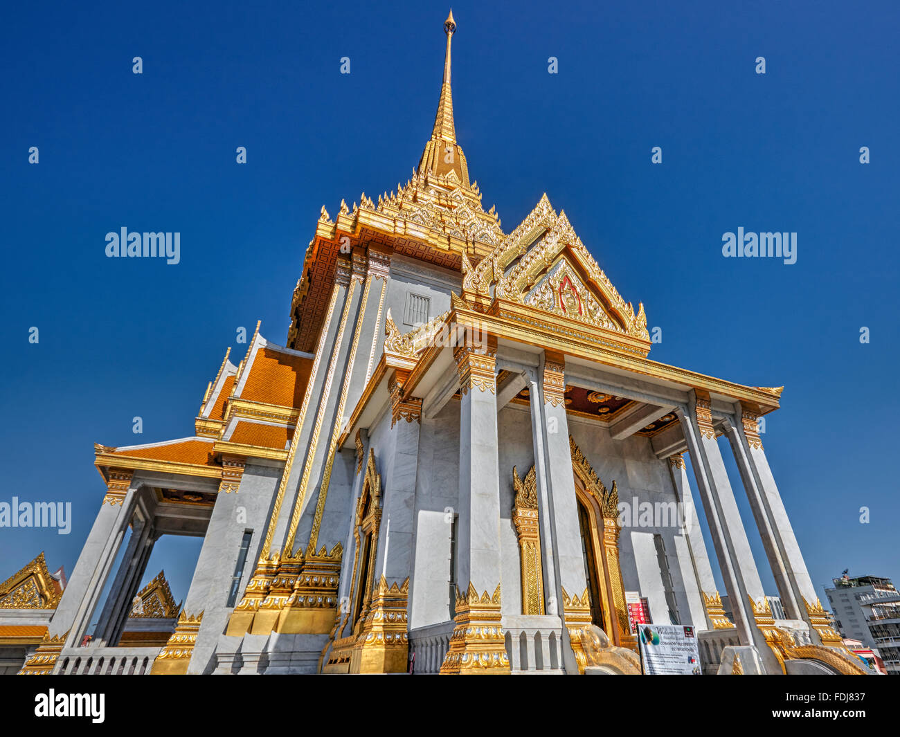 Wat Traimit Temple, Bangkok, Thailand Stock Photo - Alamy