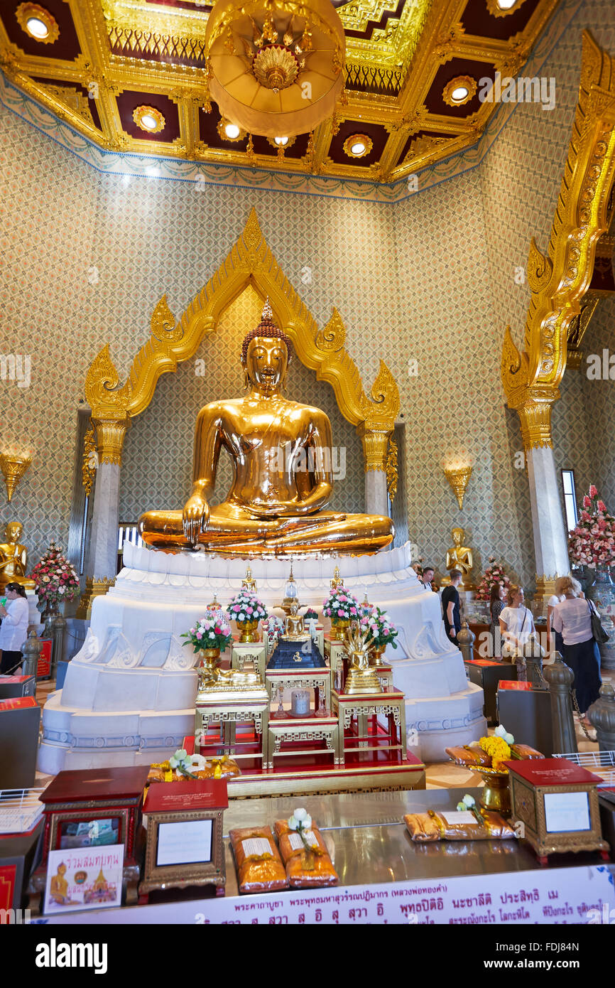 Solid gold Buddha image in Wat Traimit Temple. Bangkok, Thailand Stock ...