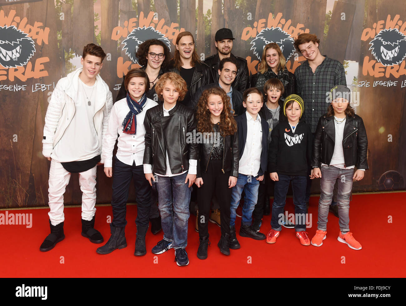 Munich, Germany. 31st Jan, 2016. Actors Mats Lehmann (back L-R), Raban ...