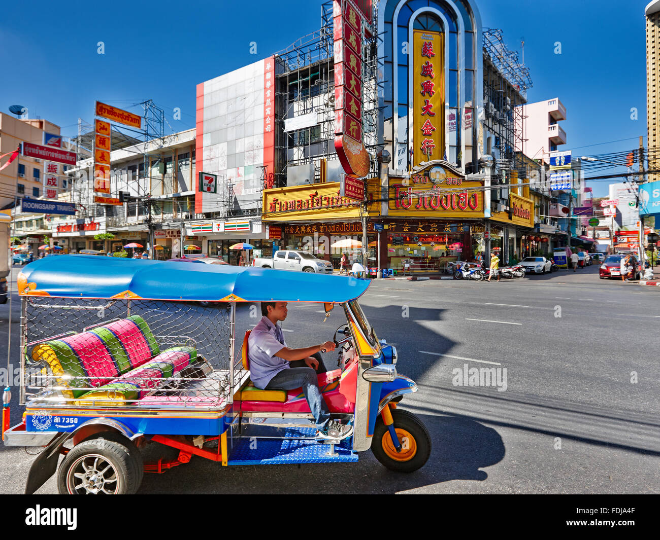 Yaowarat Road, Chinatown District, Bangkok, Thailand Stock Photo - Alamy