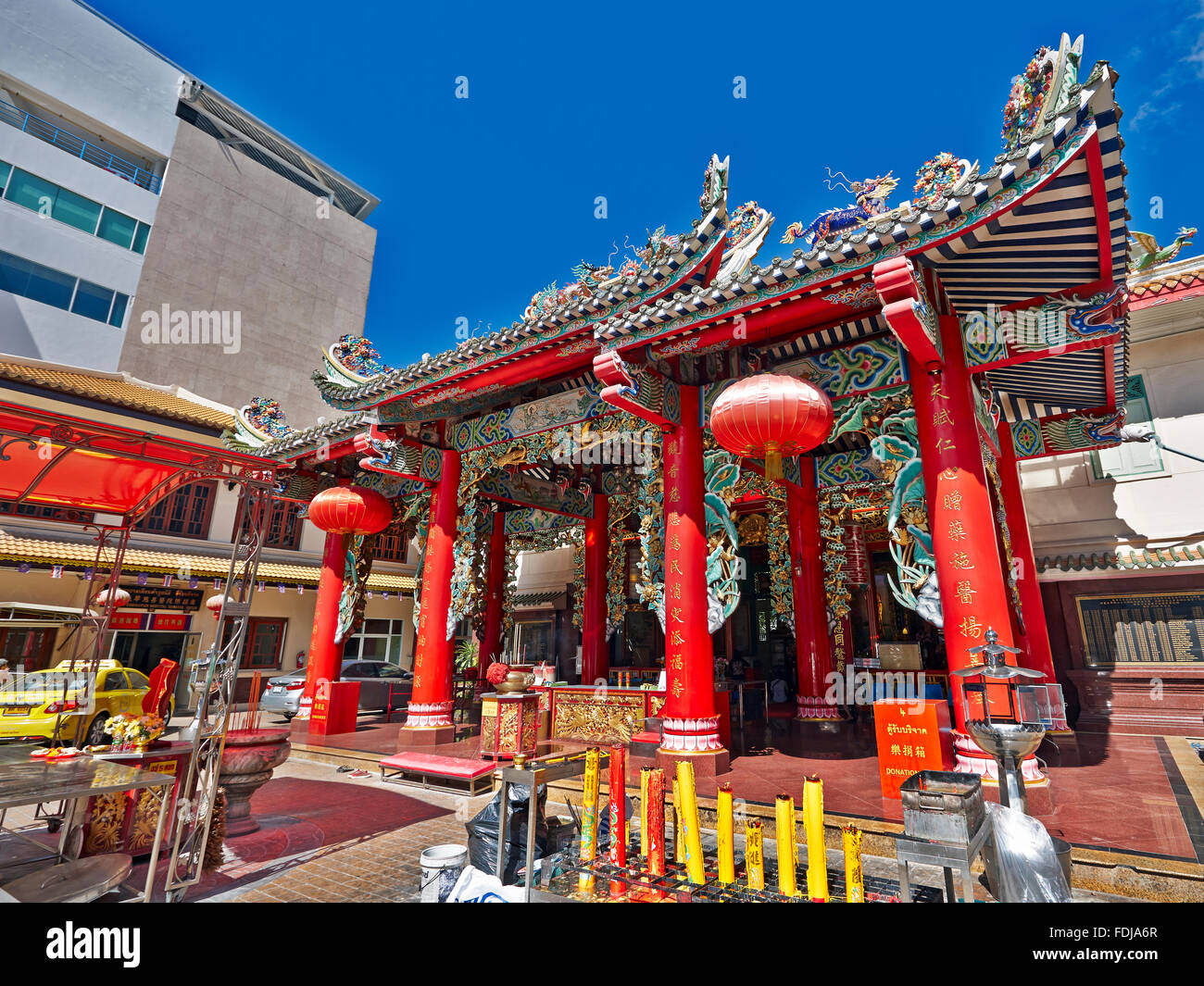 Kuan yin shrine hi-res stock photography and images - Alamy