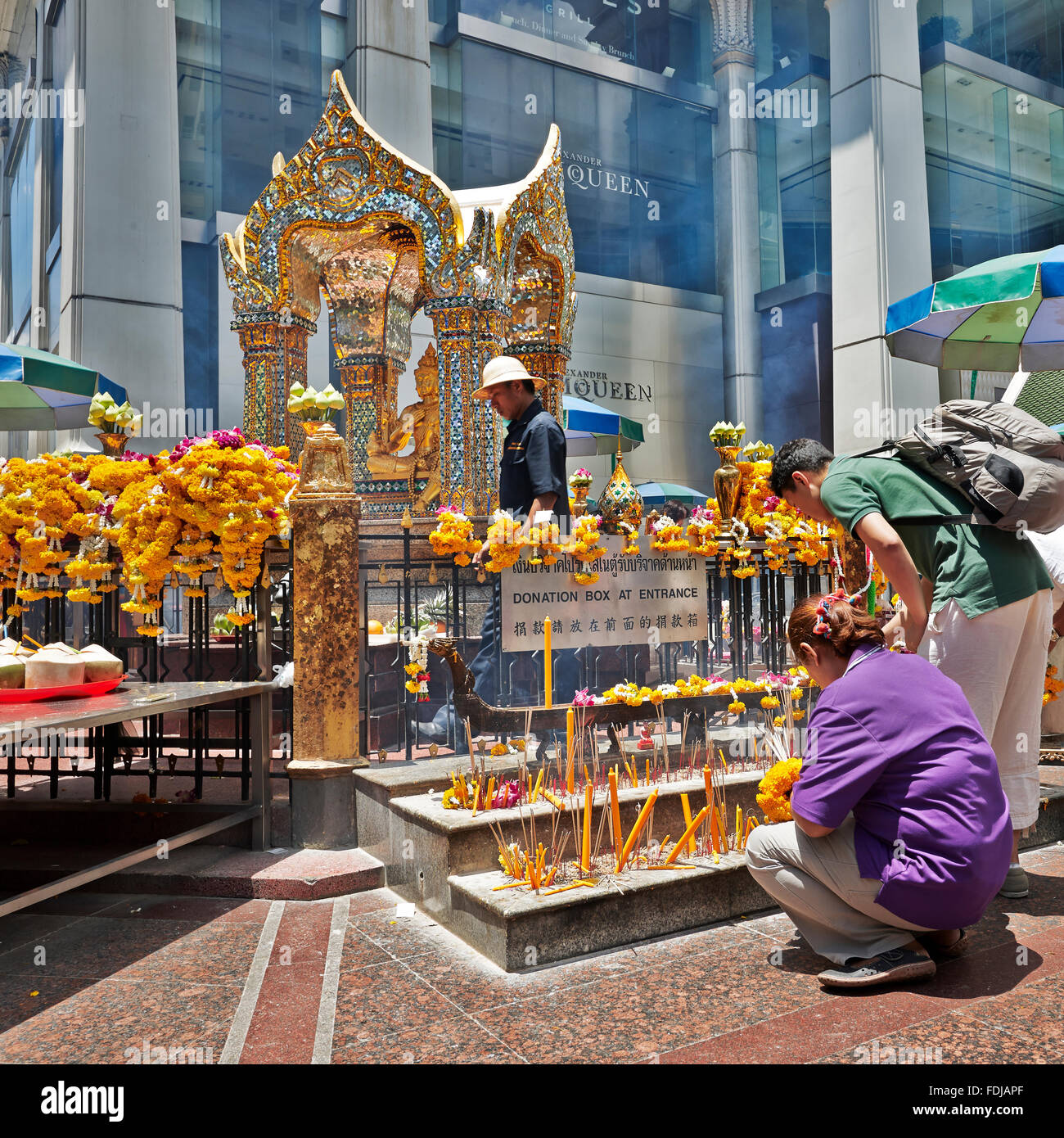 Erawan shrine bangkok hi-res stock photography and images - Alamy