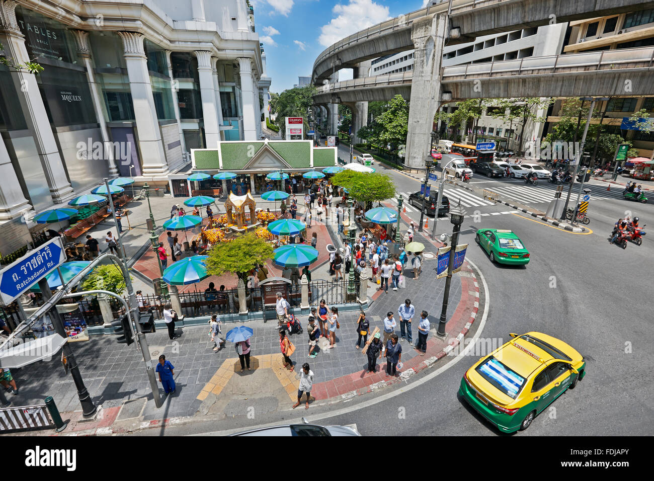 Shrine ratchaprasong intersection bangkok thailand hi-res stock ...