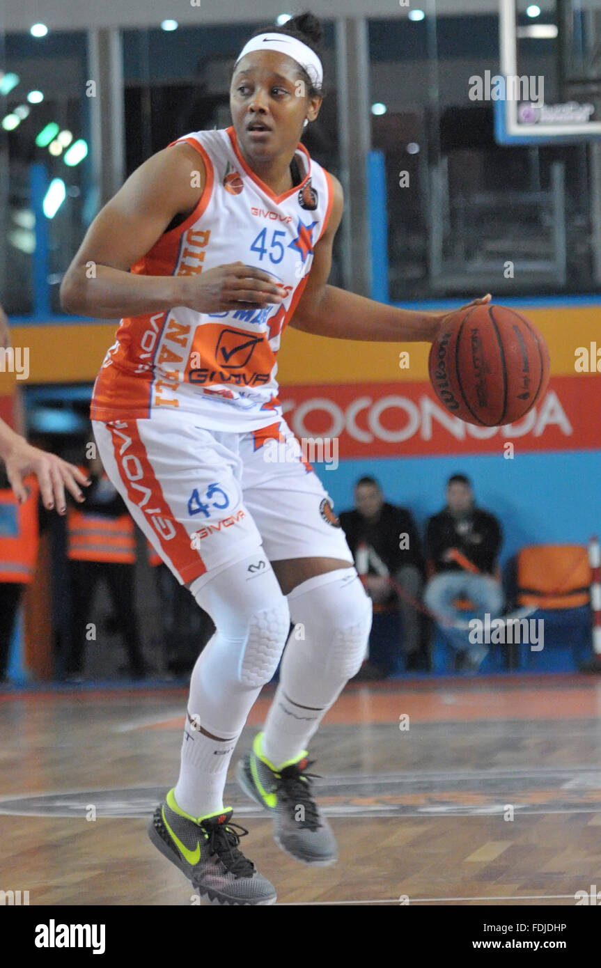 Naples's guard Noelle Quinn in action during the championship Italian ...