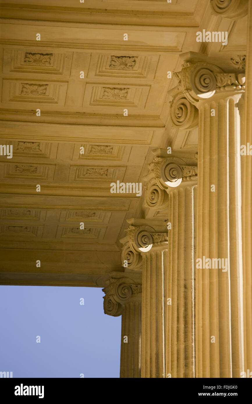 Ionic columns hi-res stock photography and images - Alamy