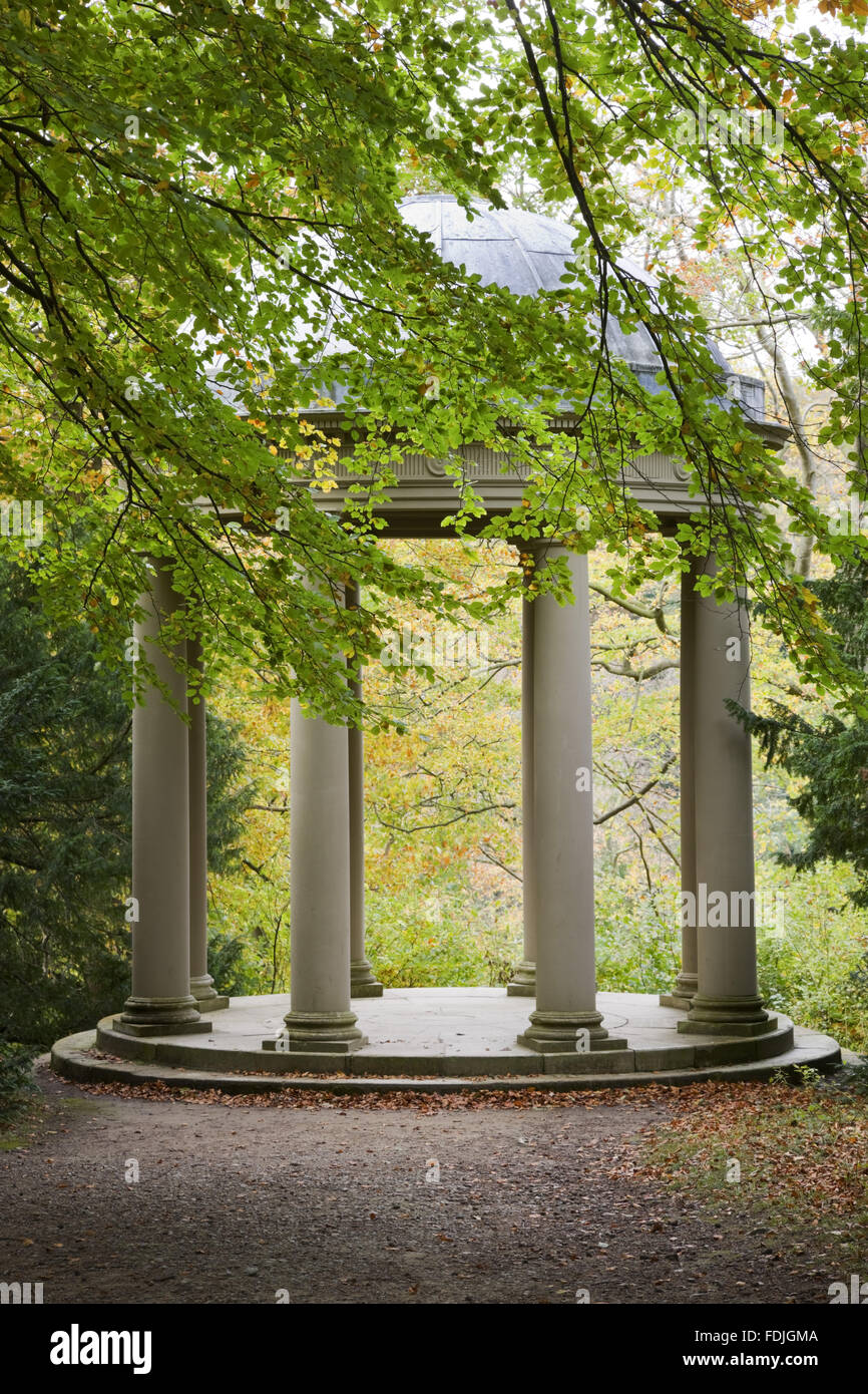 The domed rotunda of the Temple of Fame on the valley side at Studley ...