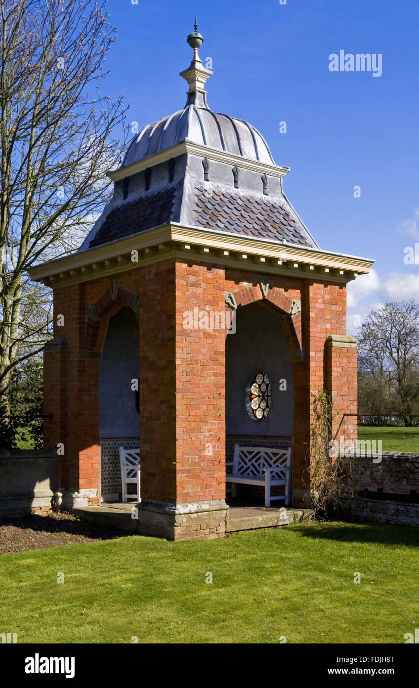 Victorian style gazebo hi-res stock photography and images - Alamy