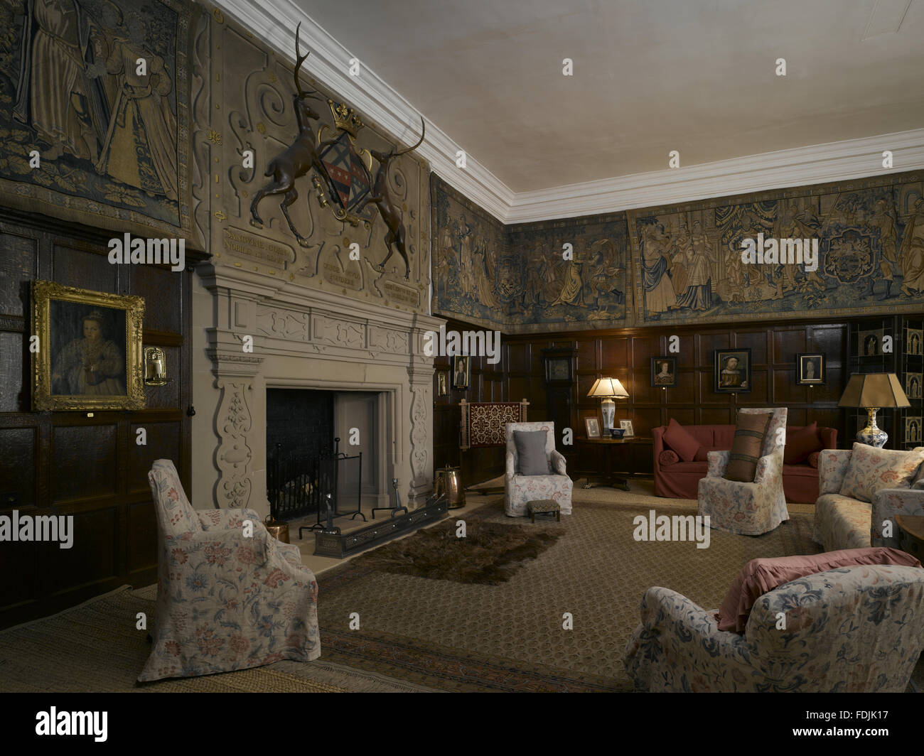 Elizabethan interior room hi-res stock photography and images - Alamy
