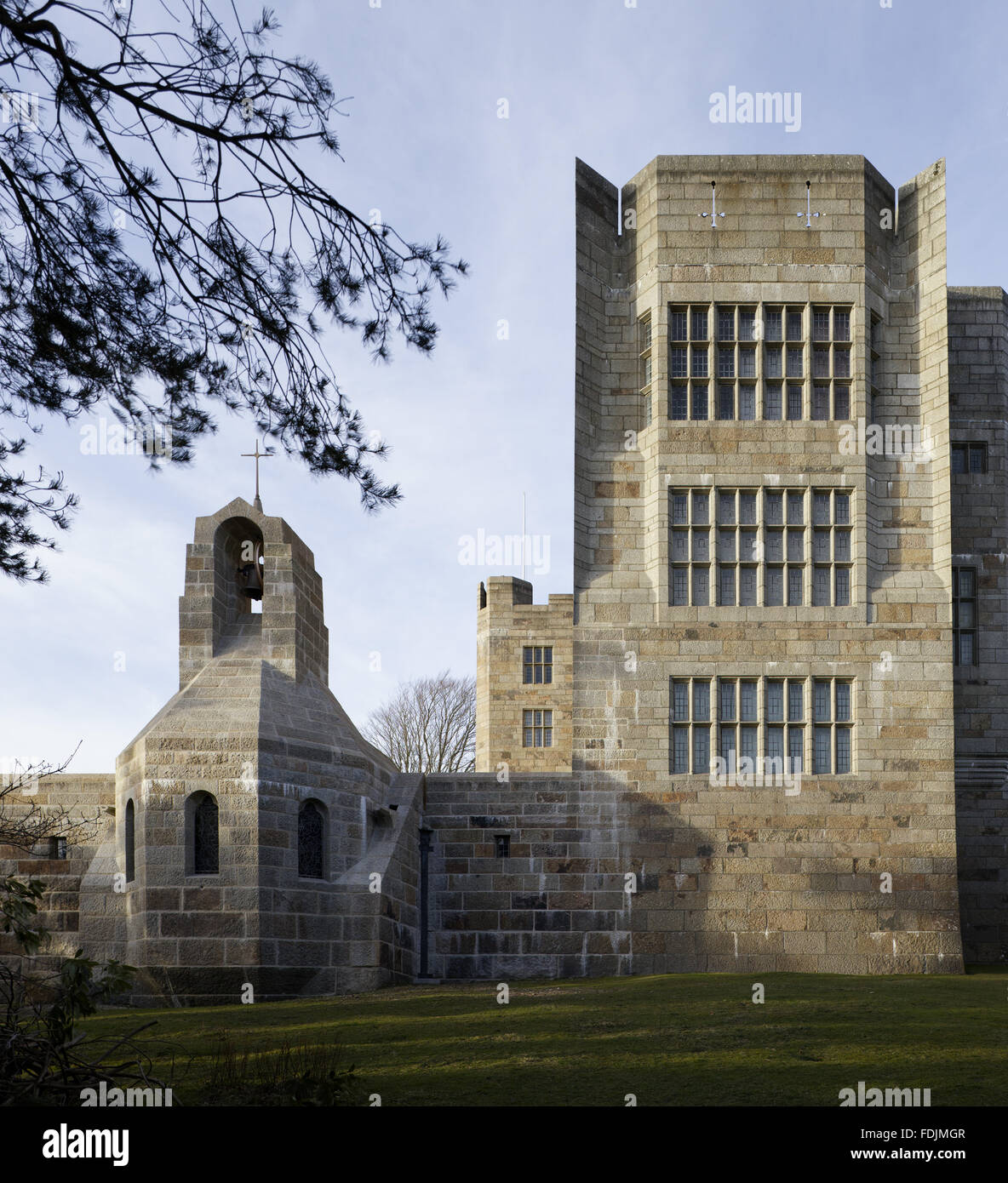 Castle drogo windows hi-res stock photography and images - Alamy