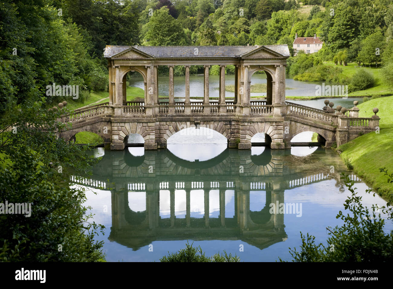 The Palladian Bridge at Prior Park Landscape Garden, Bath. The bridge ...