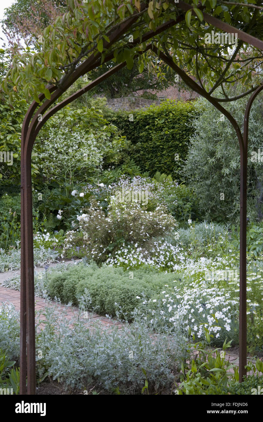 Arched pergola hi-res stock photography and images - Alamy