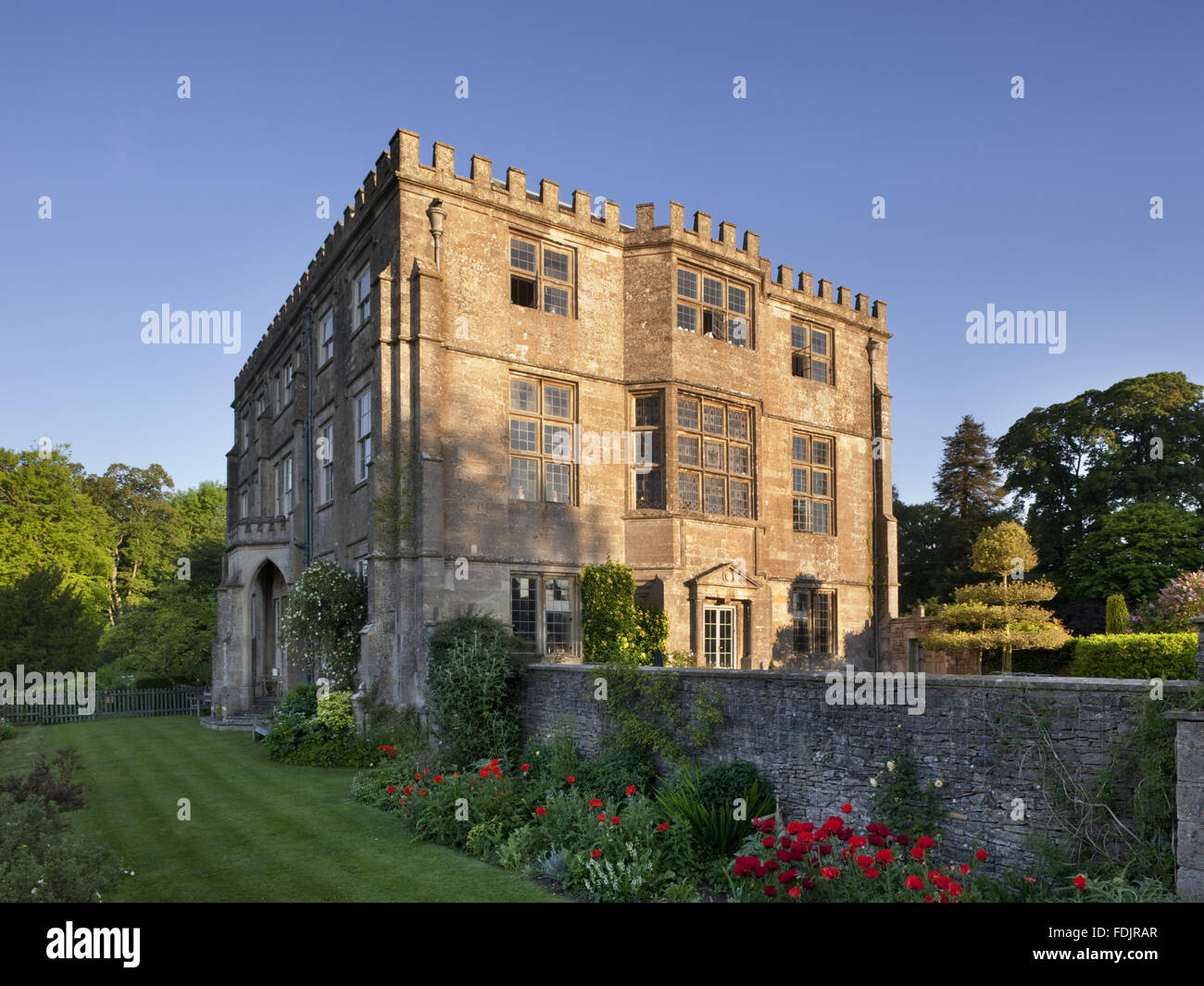 Elizabethan facade architecture hi-res stock photography and images - Alamy