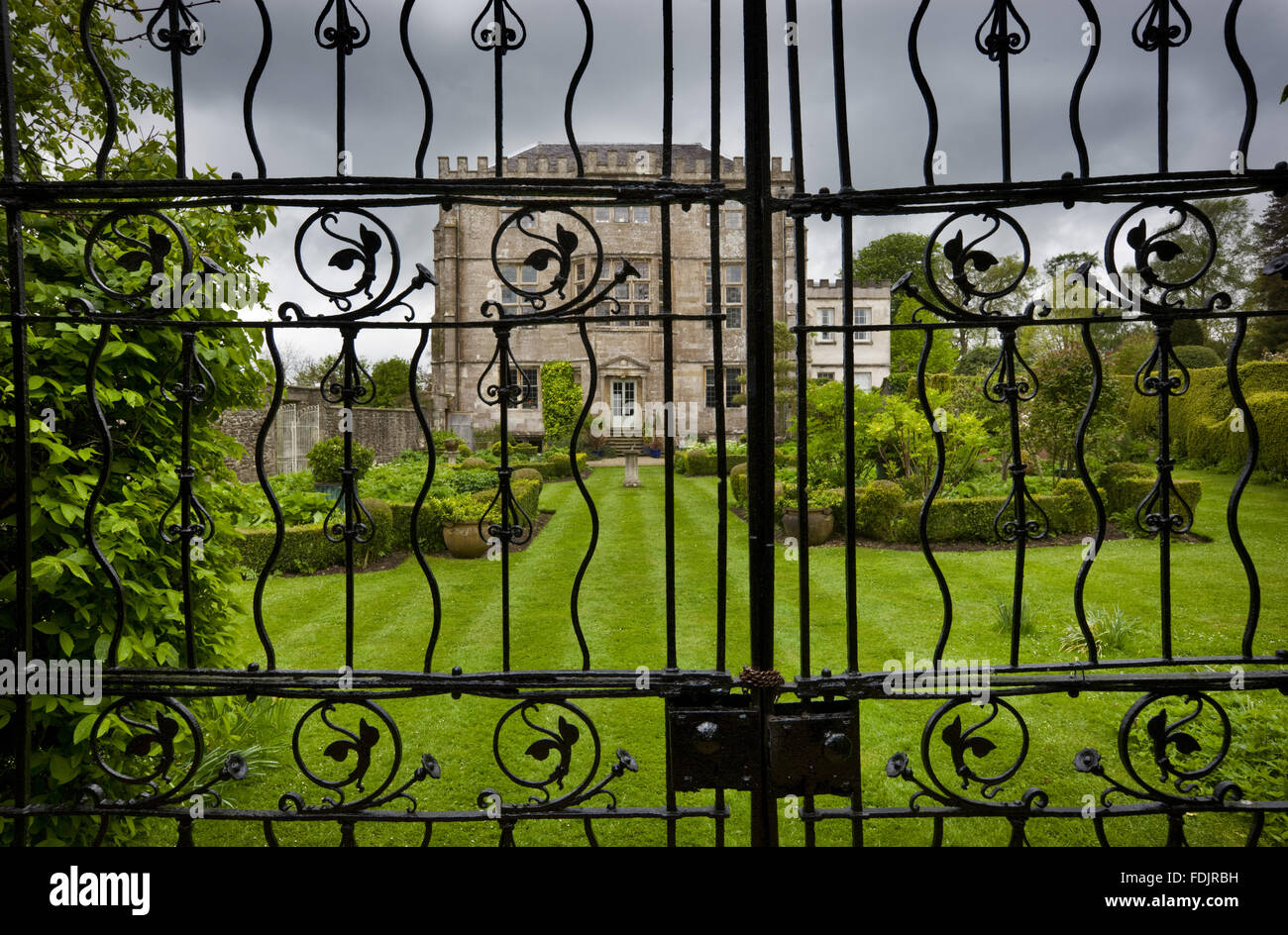 18th century wrought iron gates hi-res stock photography and images - Alamy