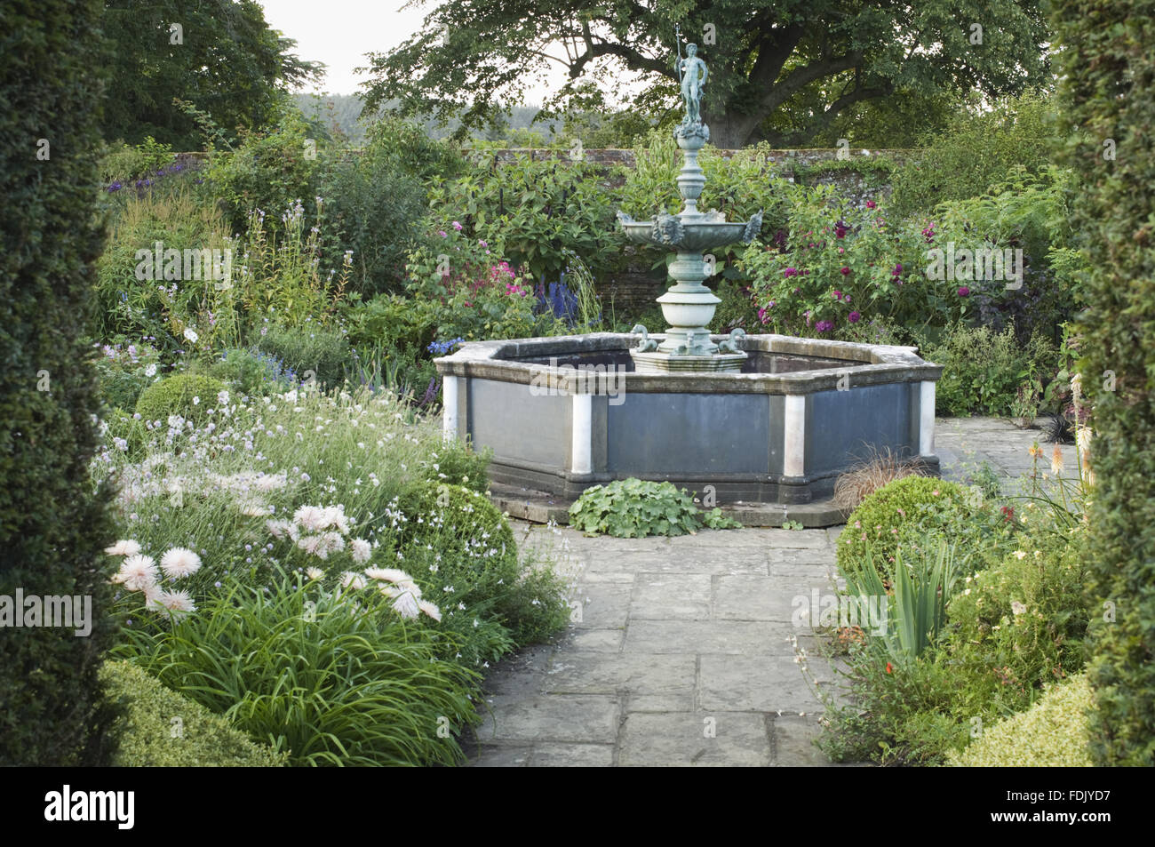 Summer house woolbeding gardens west hi-res stock photography and ...