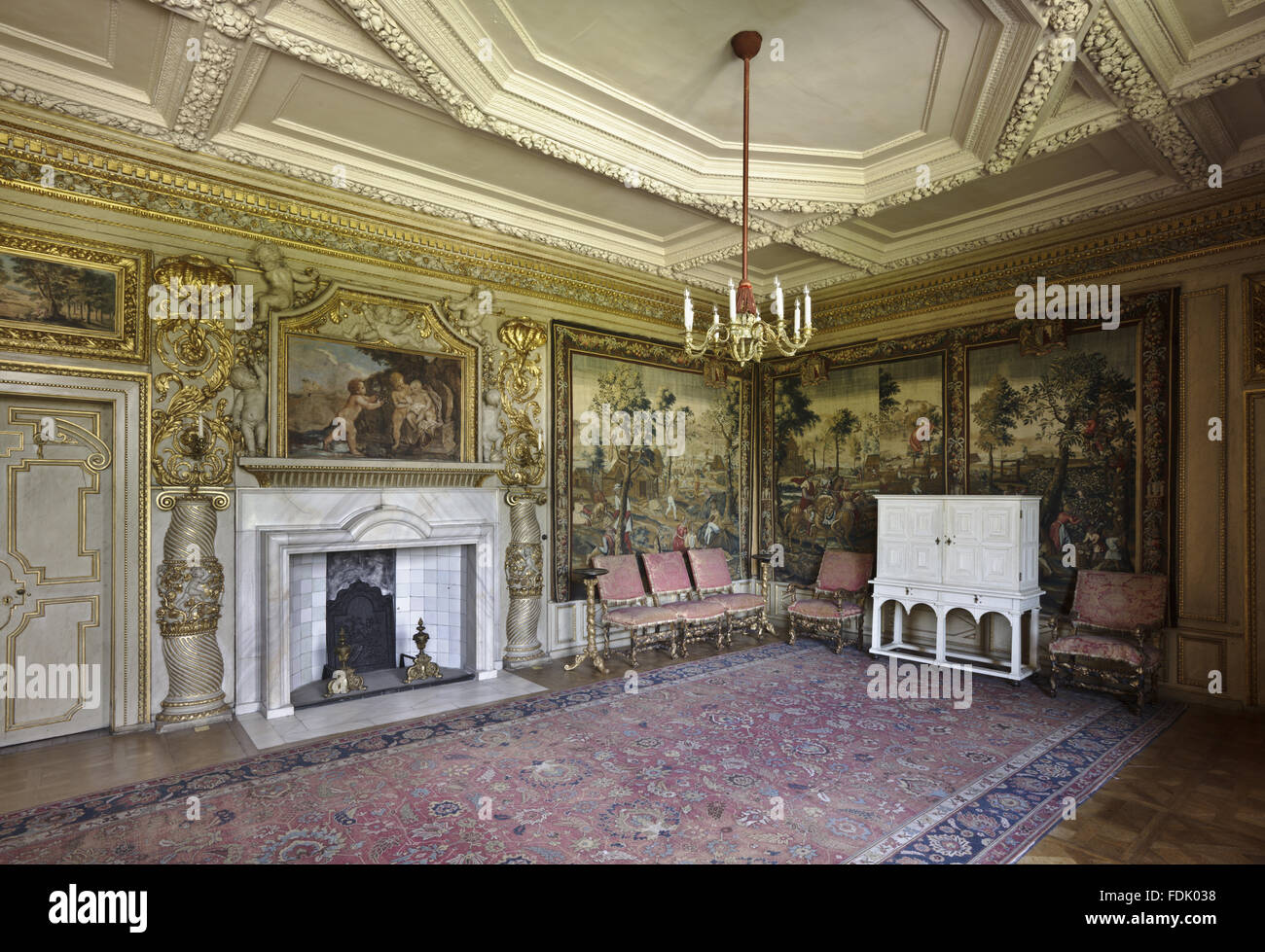 17th century drawing room hi-res stock photography and images - Alamy