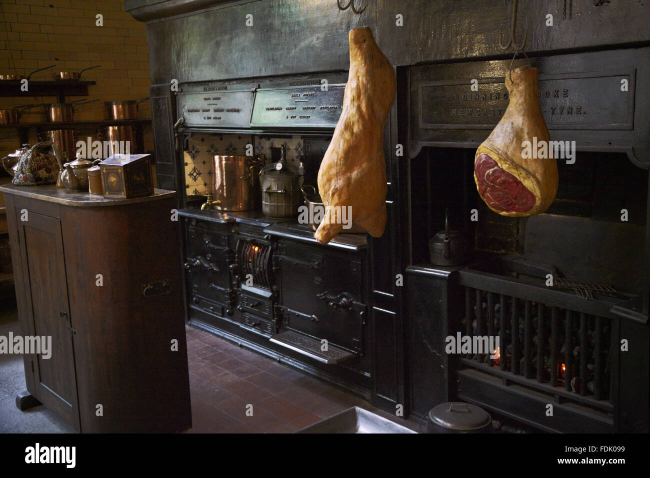 The range in the Kitchen at Cragside, Northumberland Stock Photo - Alamy