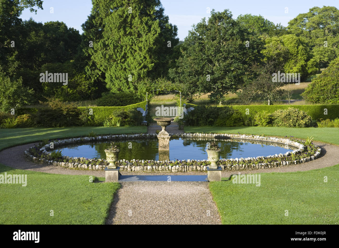 Pond terrace hi-res stock photography and images - Alamy