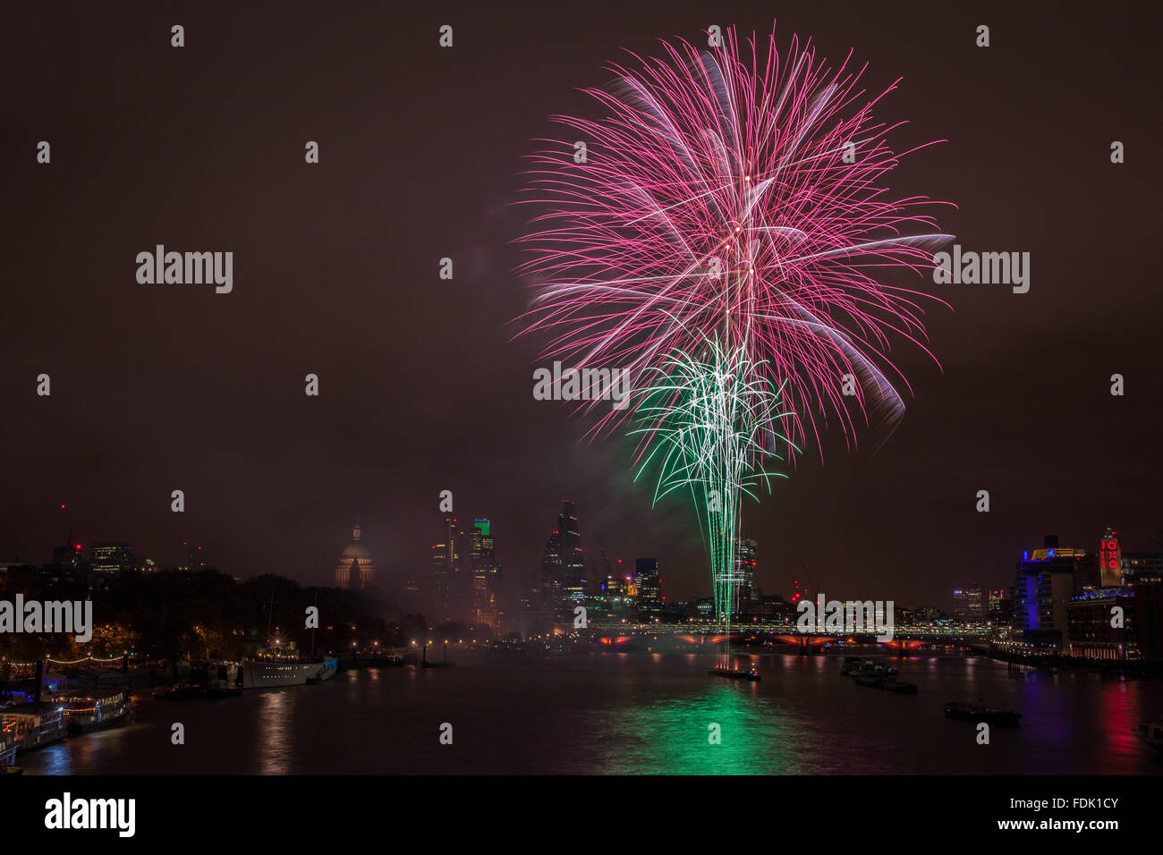 Public firework display hi-res stock photography and images - Alamy