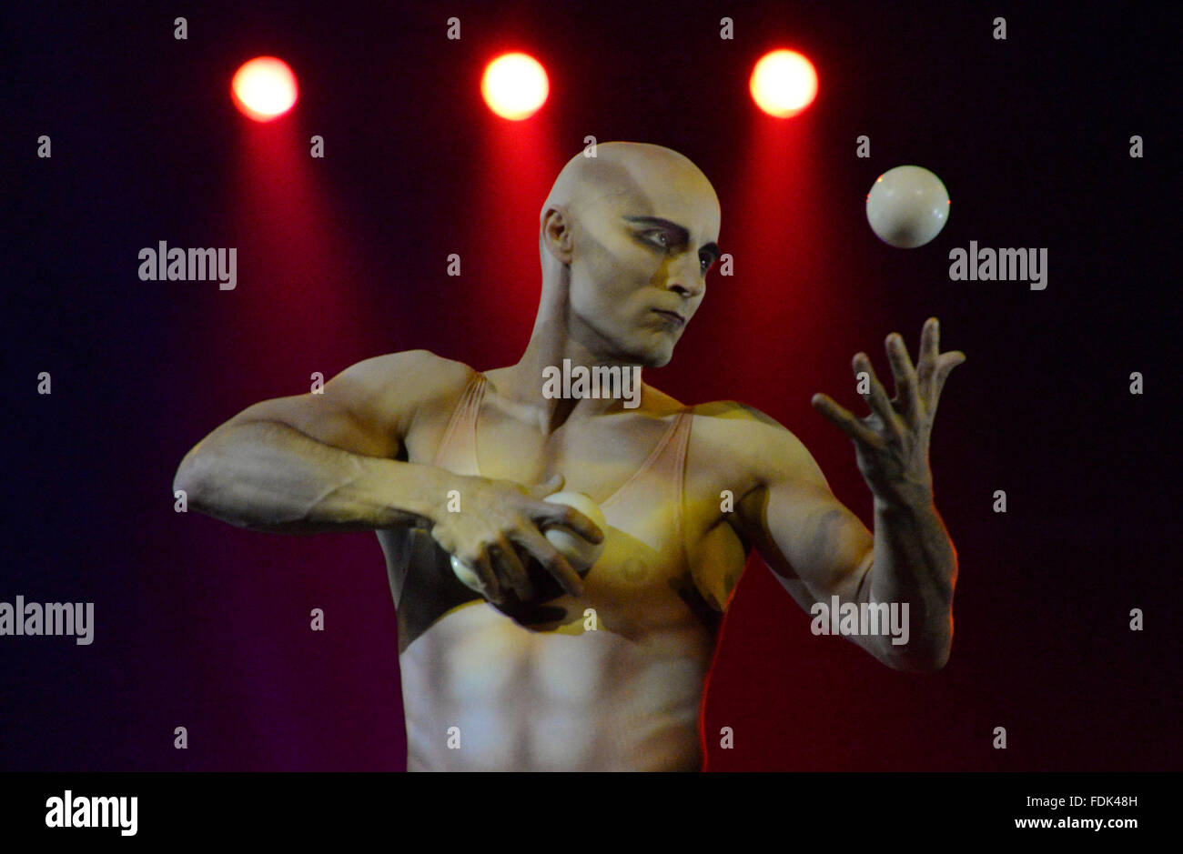 Jugglers paris hi-res stock photography and images - Alamy