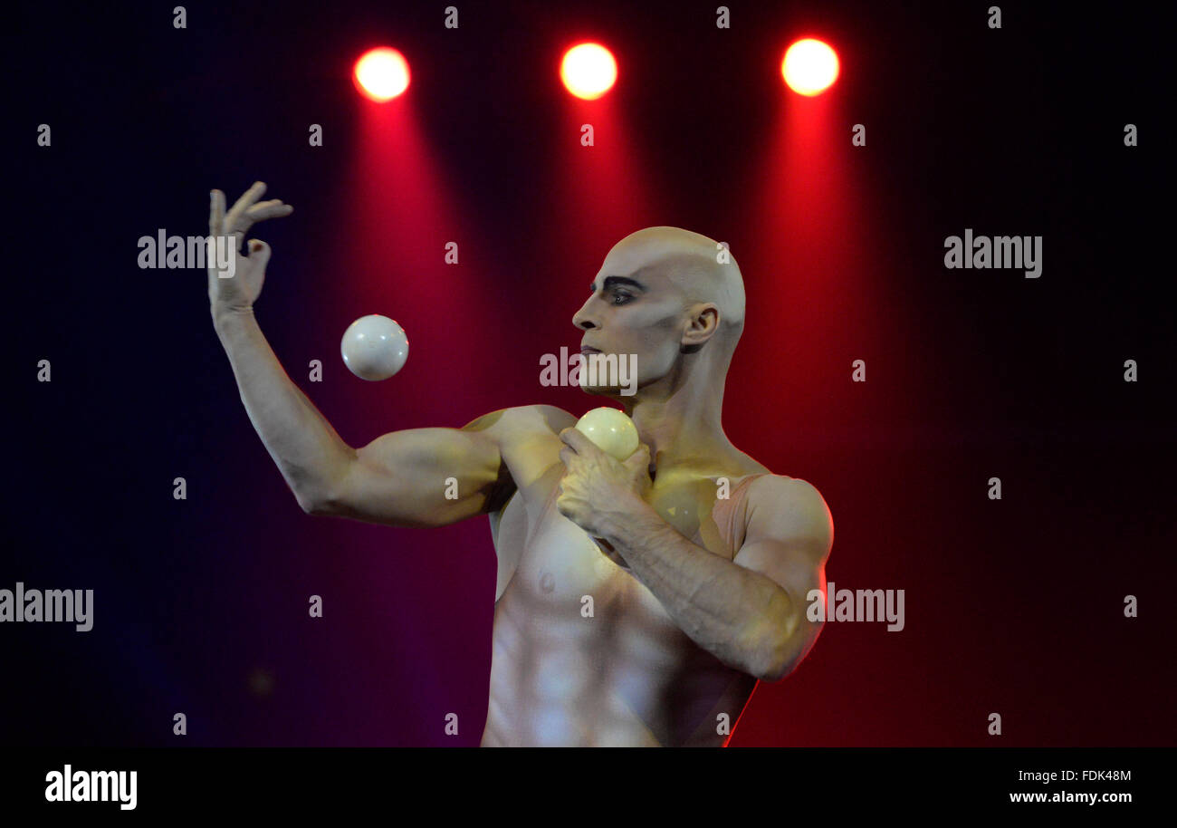 Jugglers paris hi-res stock photography and images - Alamy
