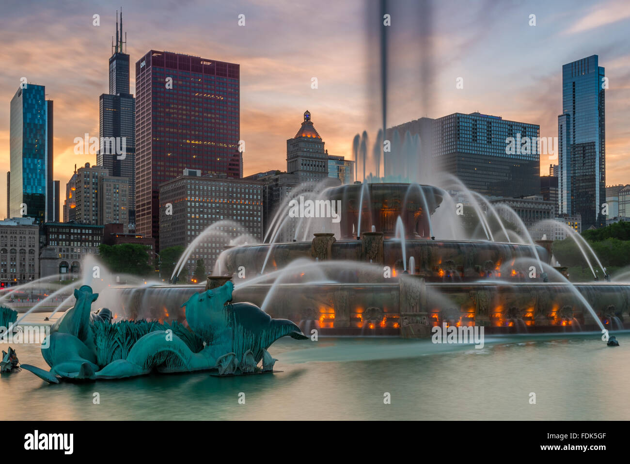 Buckingham fountain chicago hi-res stock photography and images - Alamy