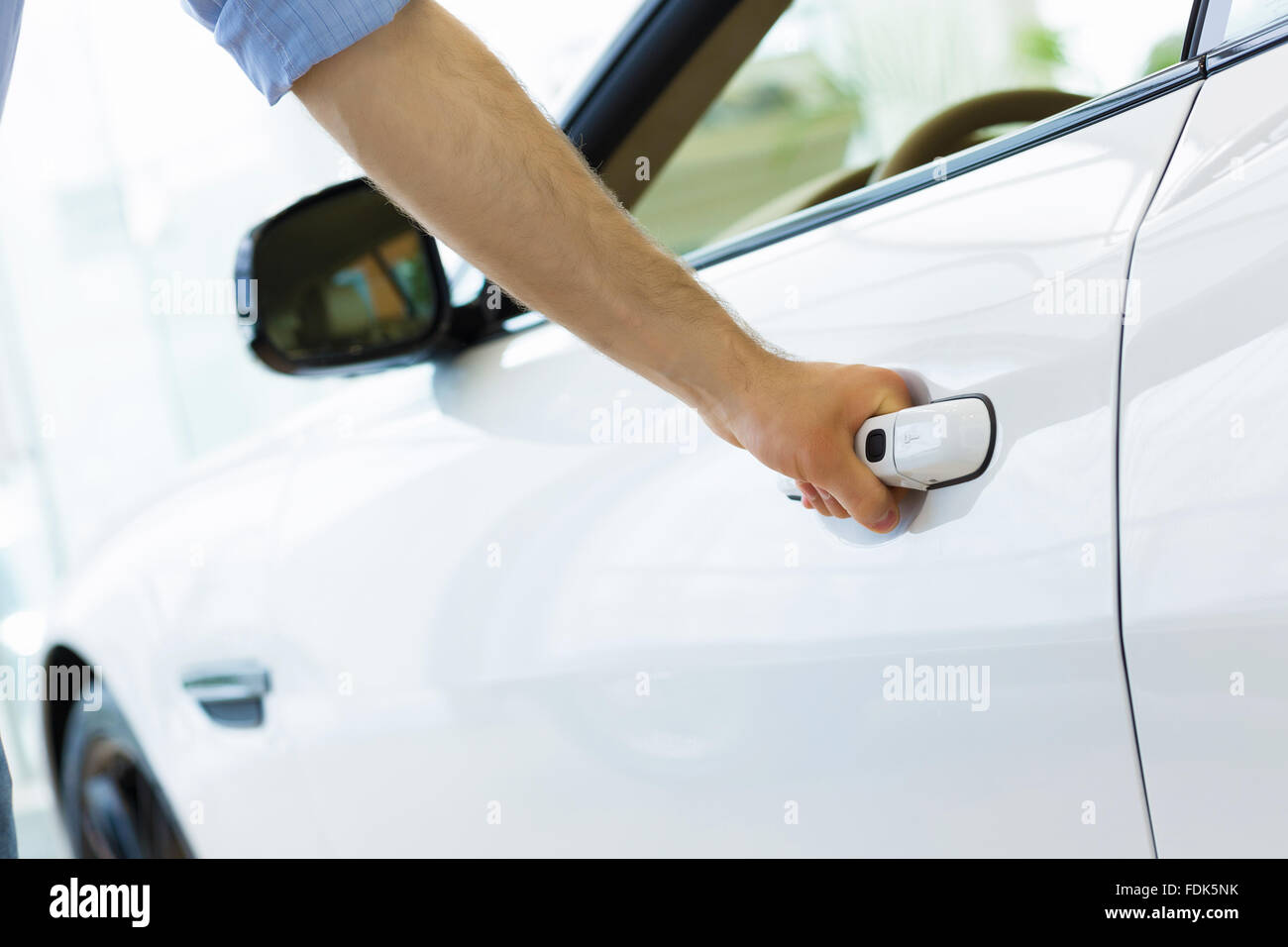 Close up human hand opening car door Stock Photo - Alamy