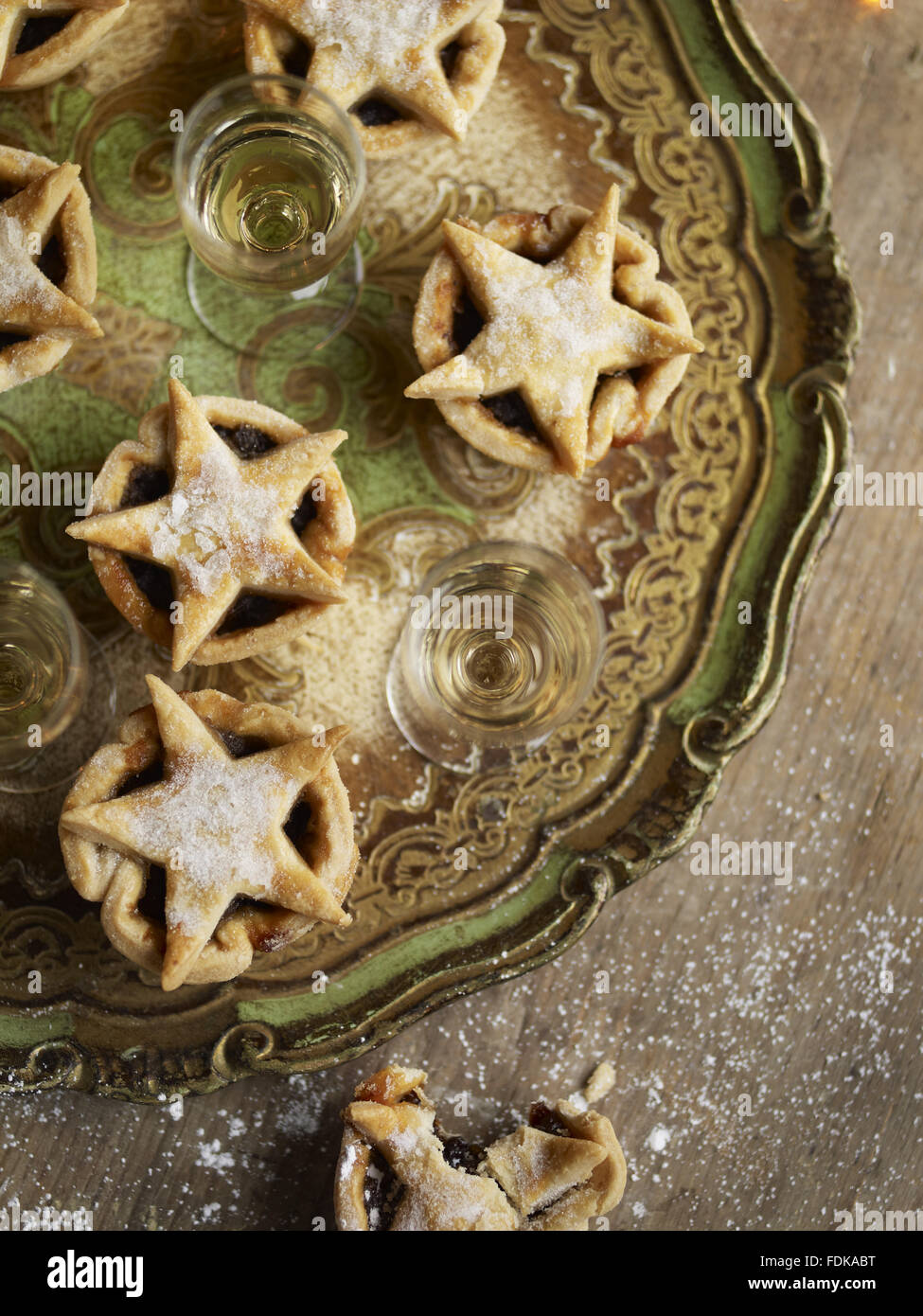Mince pies with star-shaped pastry lids Stock Photo - Alamy