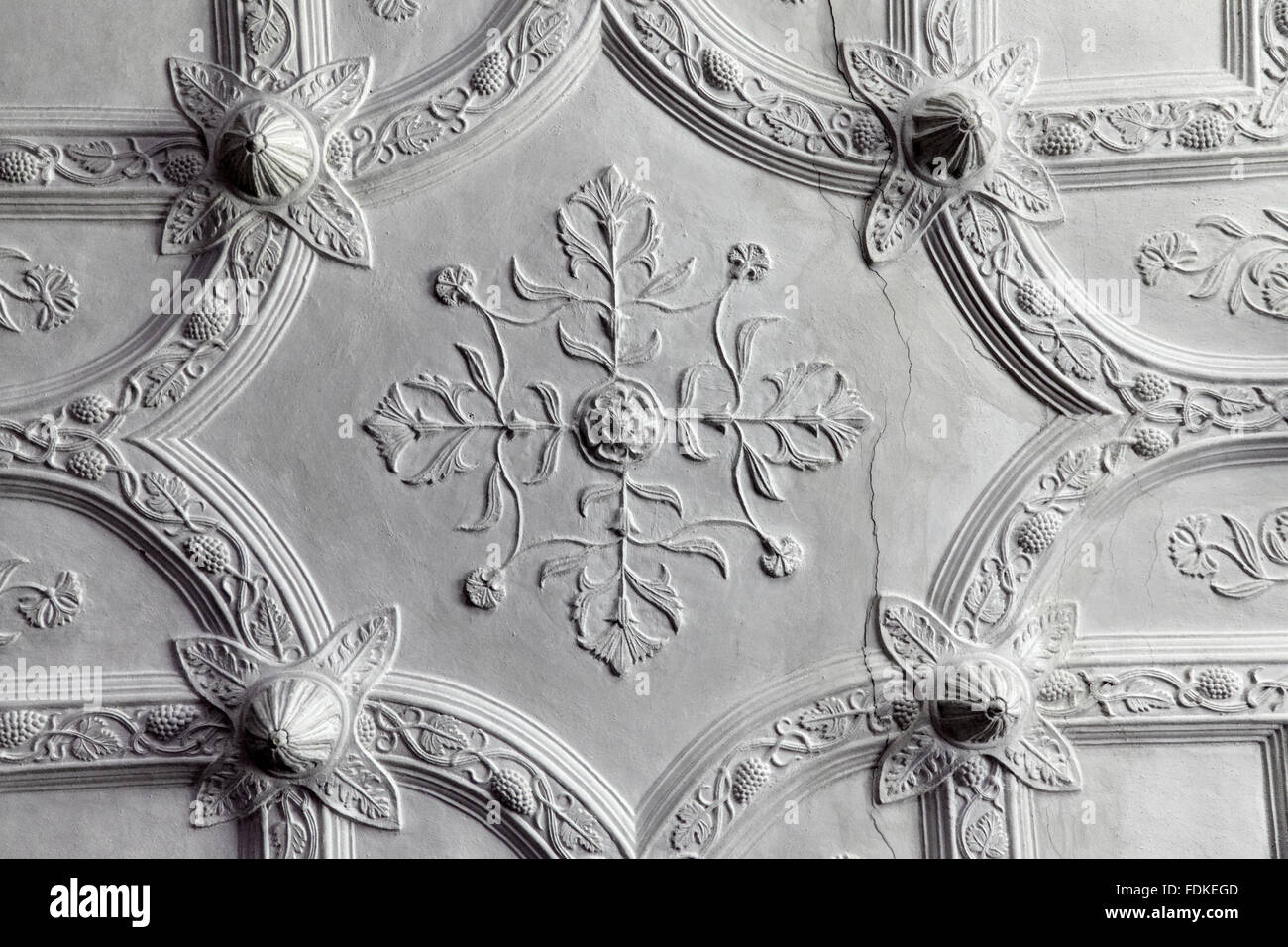 Plasterwork ceiling in the Great Chamber at Chastleton House ...