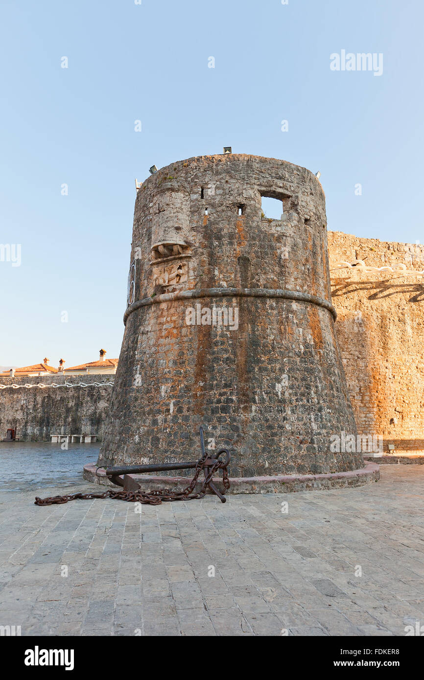 Medieval defense system hi-res stock photography and images - Alamy