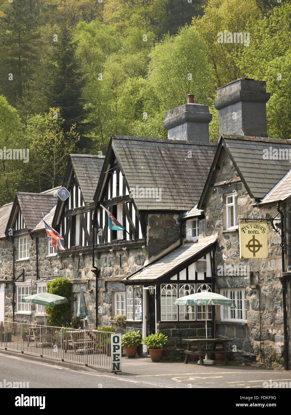 The Tyn-y-Groes hotel, Dolgellau, on the Dolmelynllyn Estate, Gwynedd ...