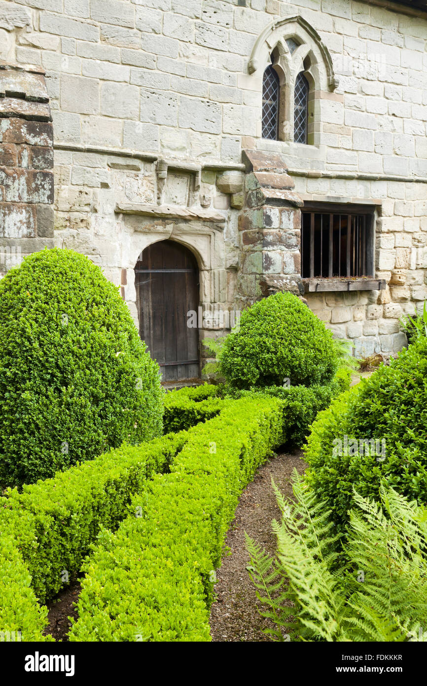 Medieval herb garden hi-res stock photography and images - Alamy