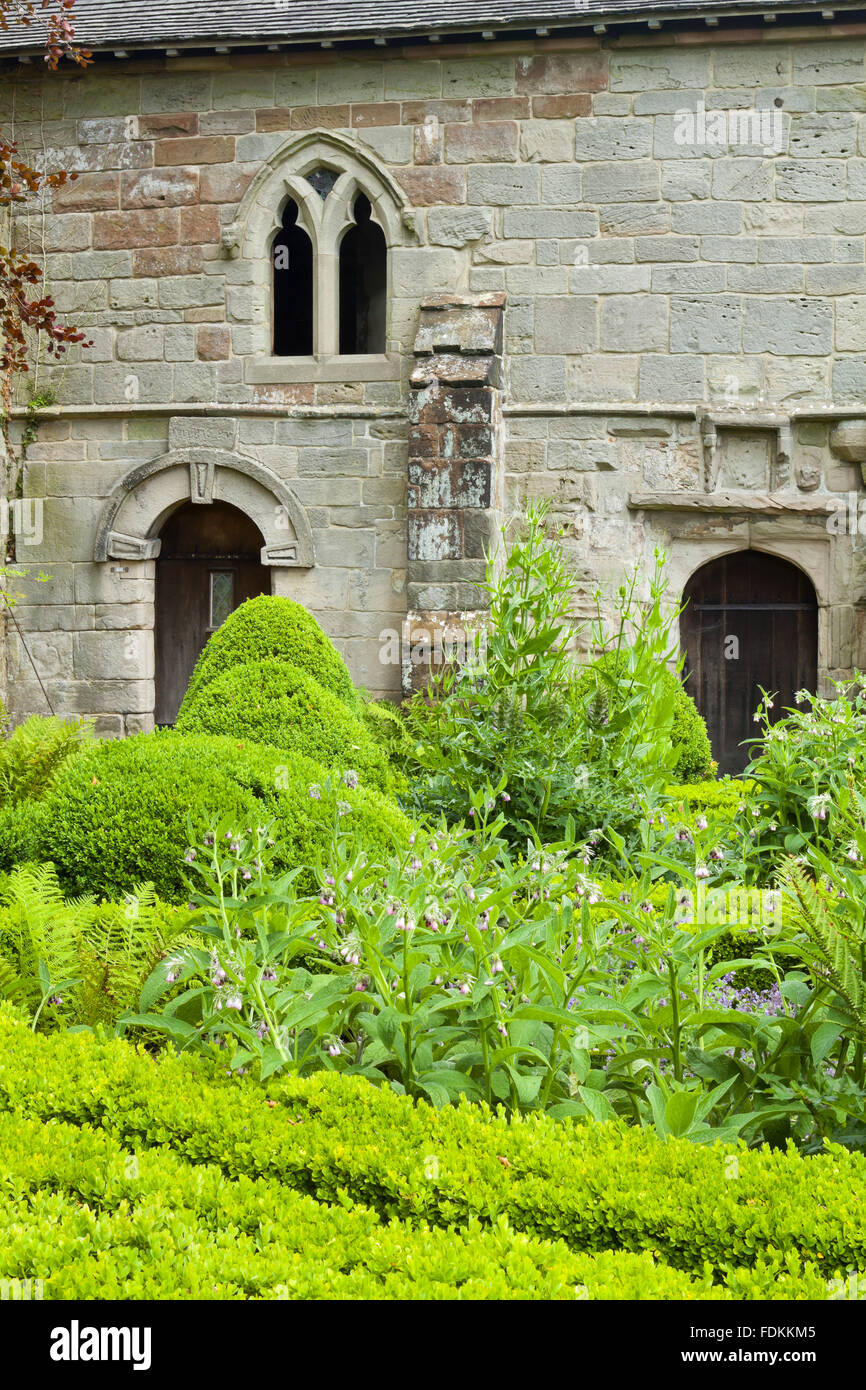 Medieval herb garden hi-res stock photography and images - Alamy