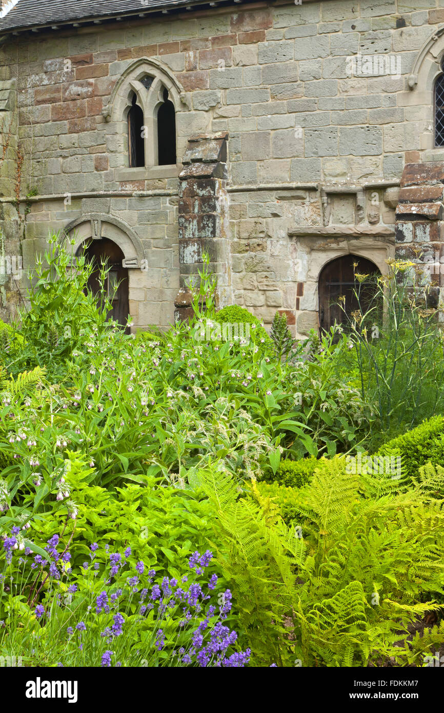 Medieval herb garden hi-res stock photography and images - Alamy