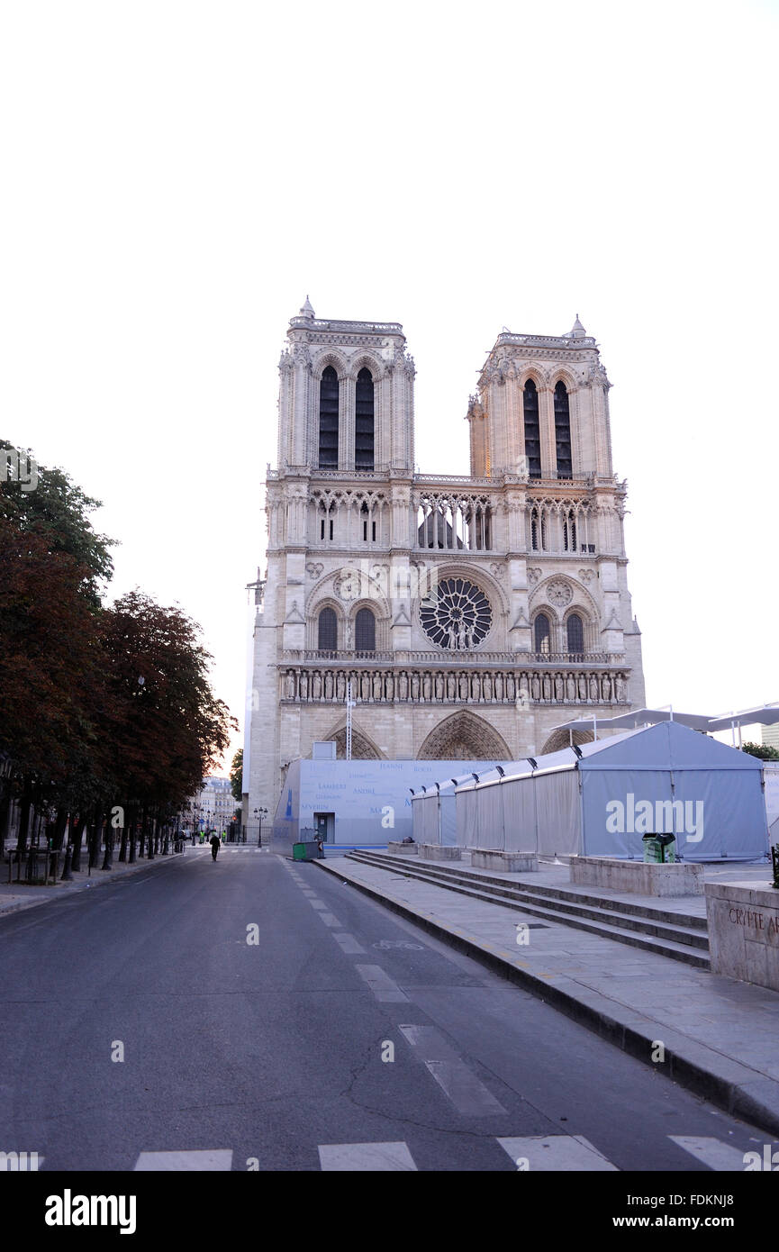 Empty paris 15 08 2013 france ile de france hi-res stock photography ...