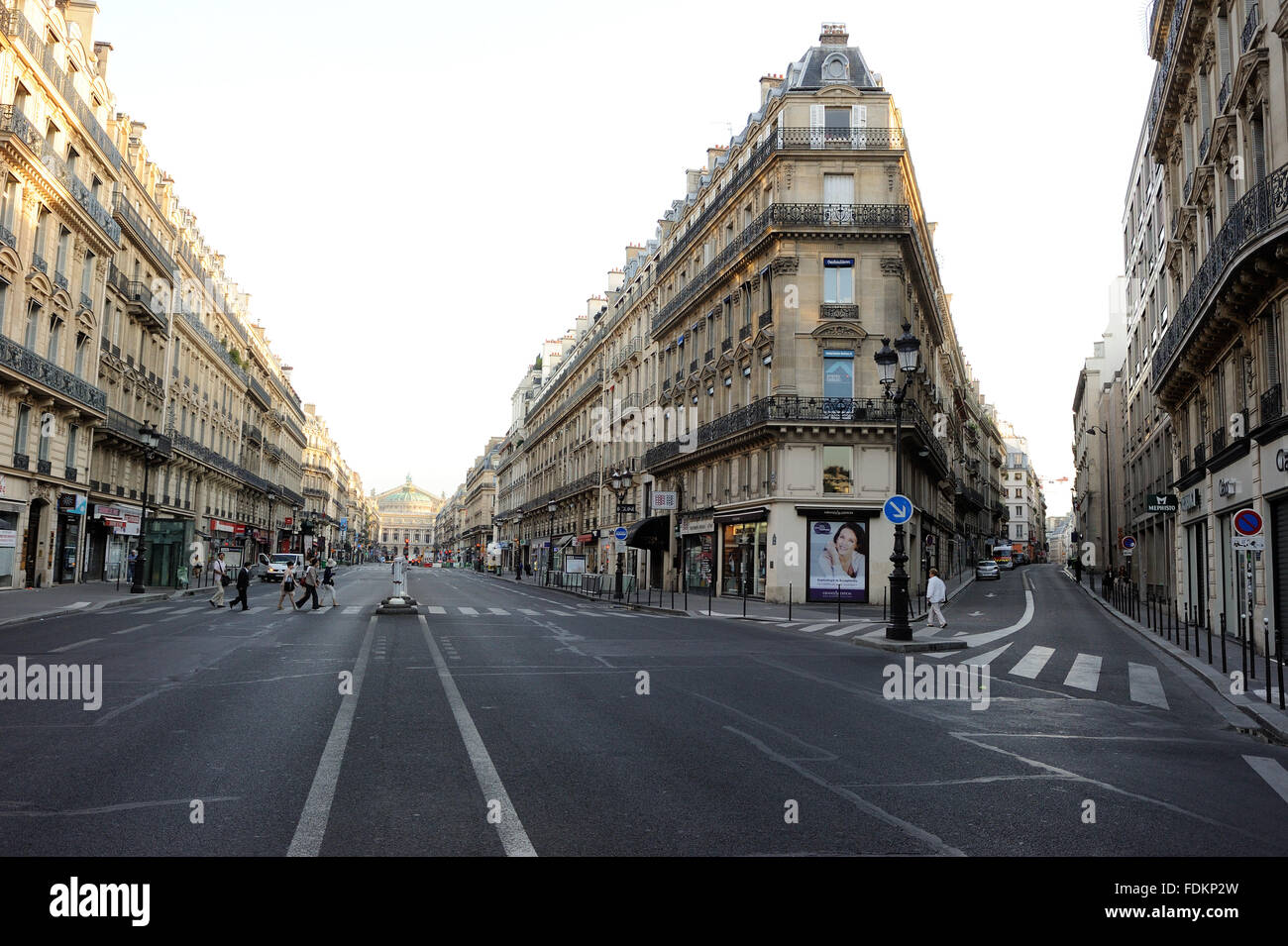 Empty boulevard hi-res stock photography and images - Alamy