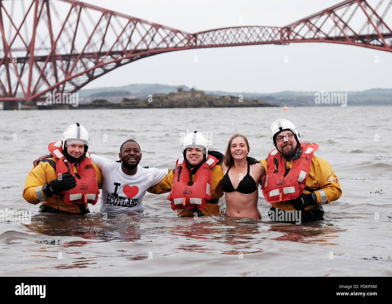 Hundreds of Loony Dookers take part in the traditional New Year's Day ...