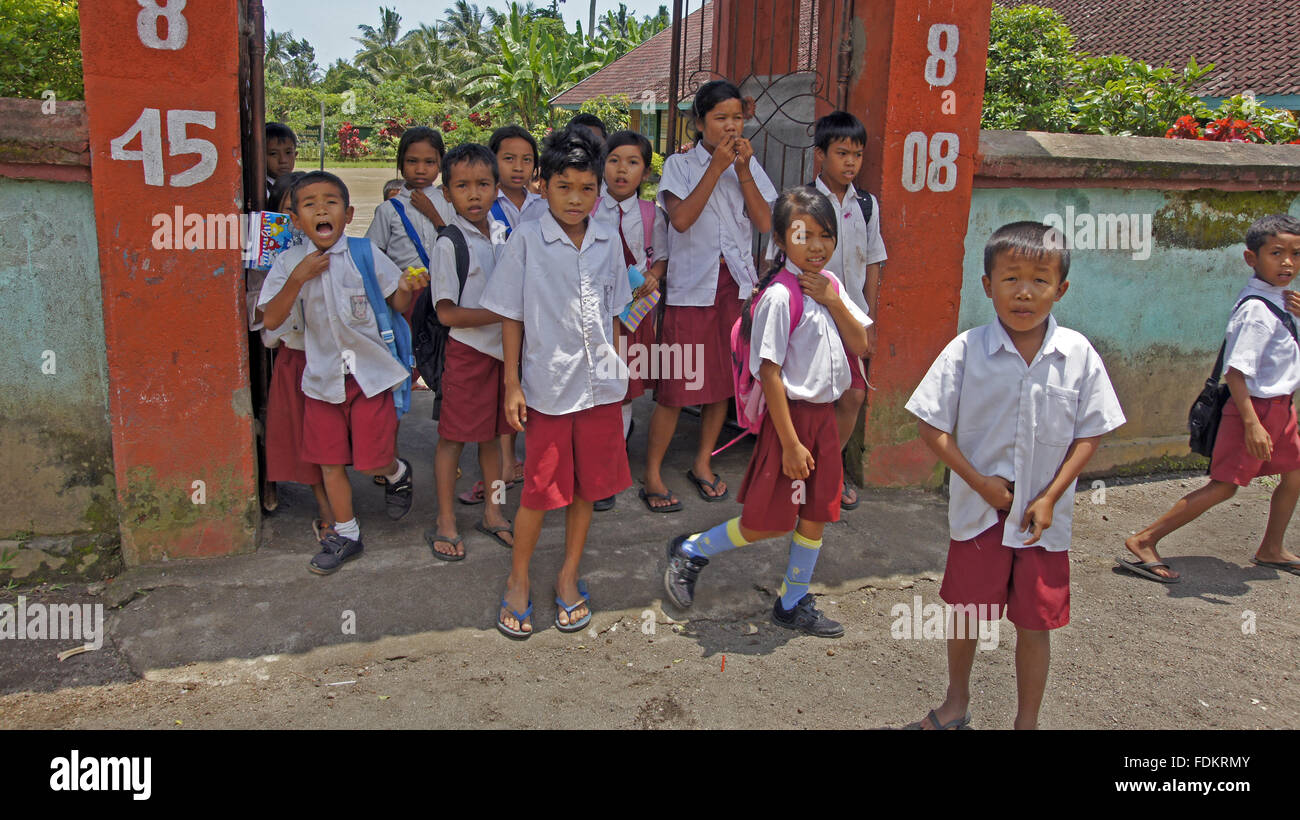 Indonesian school children leaving school Stock Photo - Alamy