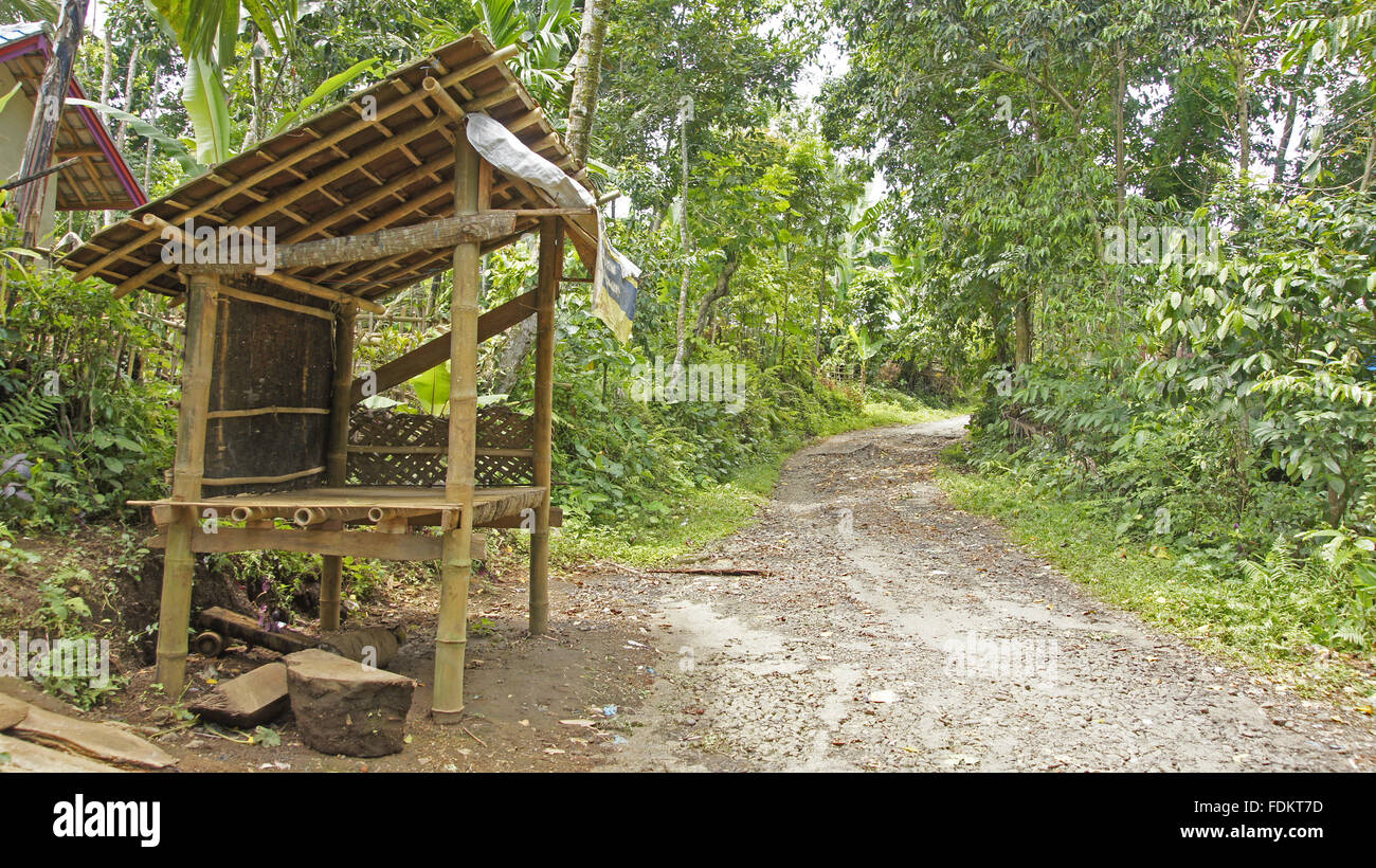 Rustic bus stop shelter hi-res stock photography and images - Alamy