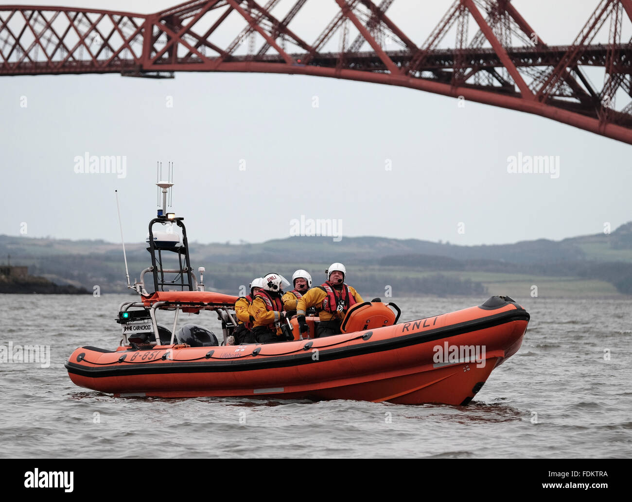 Hundreds of Loony Dookers take part in the traditional New Year's Day ...