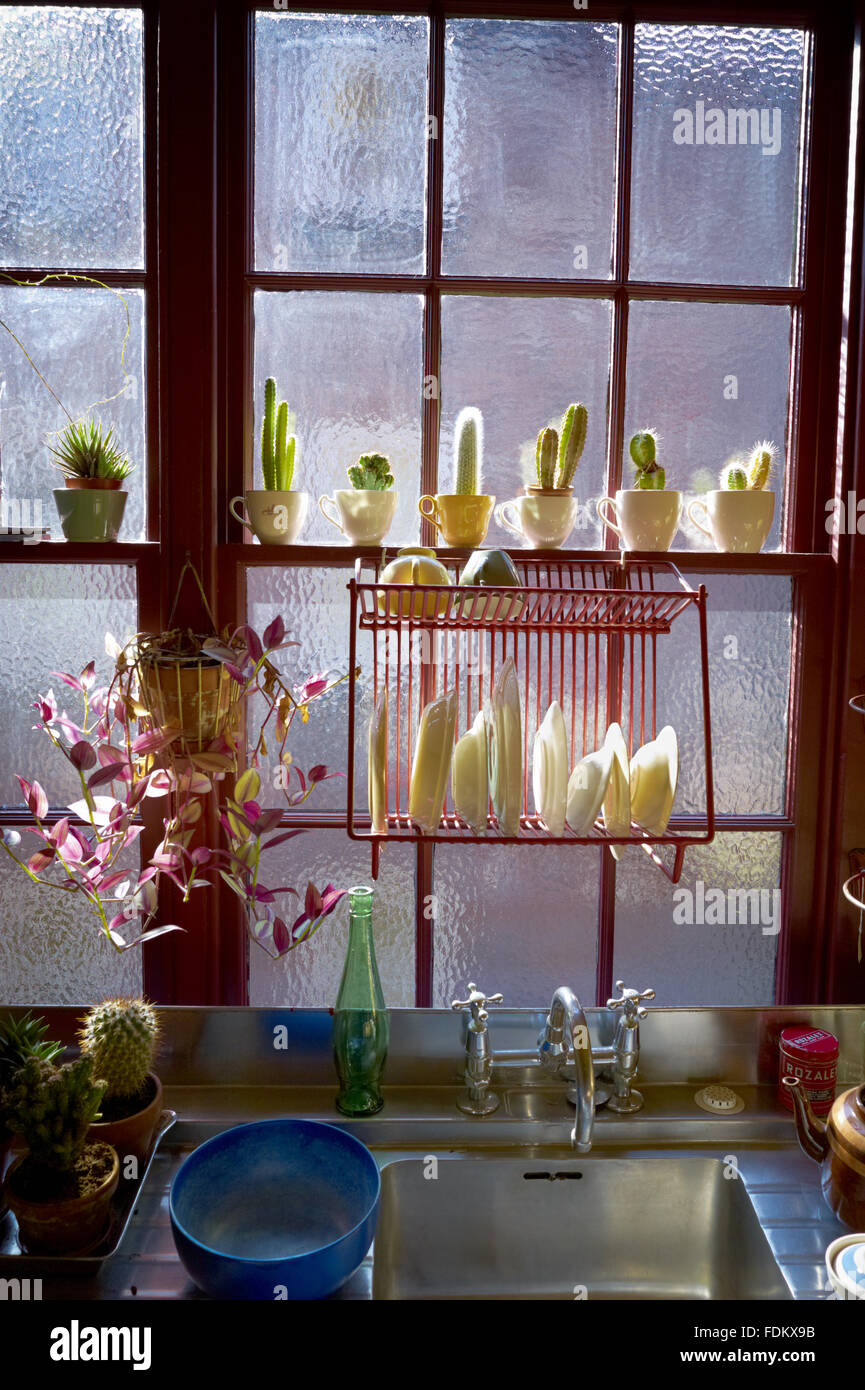 1950s kitchen sink hi-res stock photography and images - Alamy