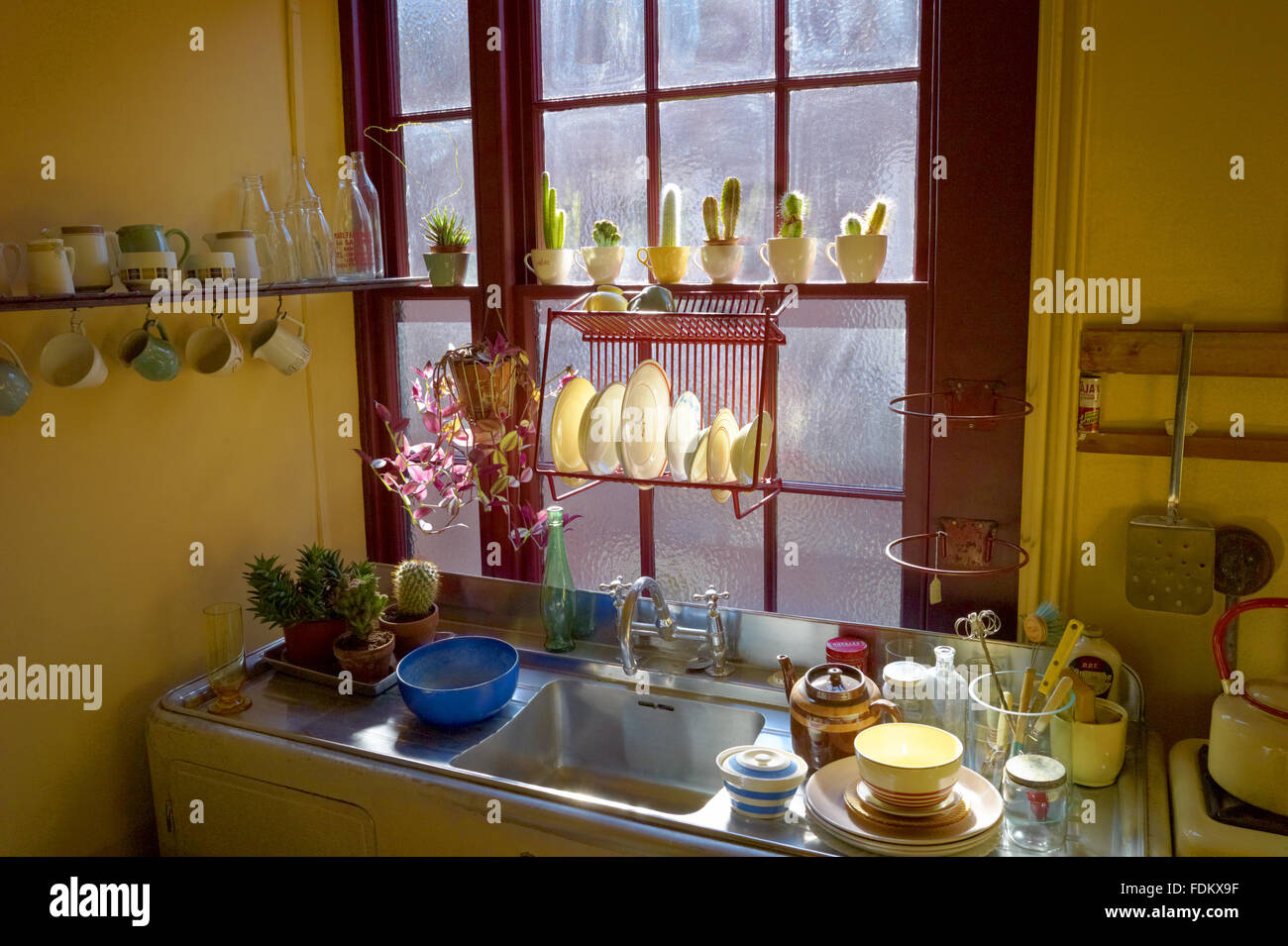 1950s kitchen sink hi-res stock photography and images - Alamy