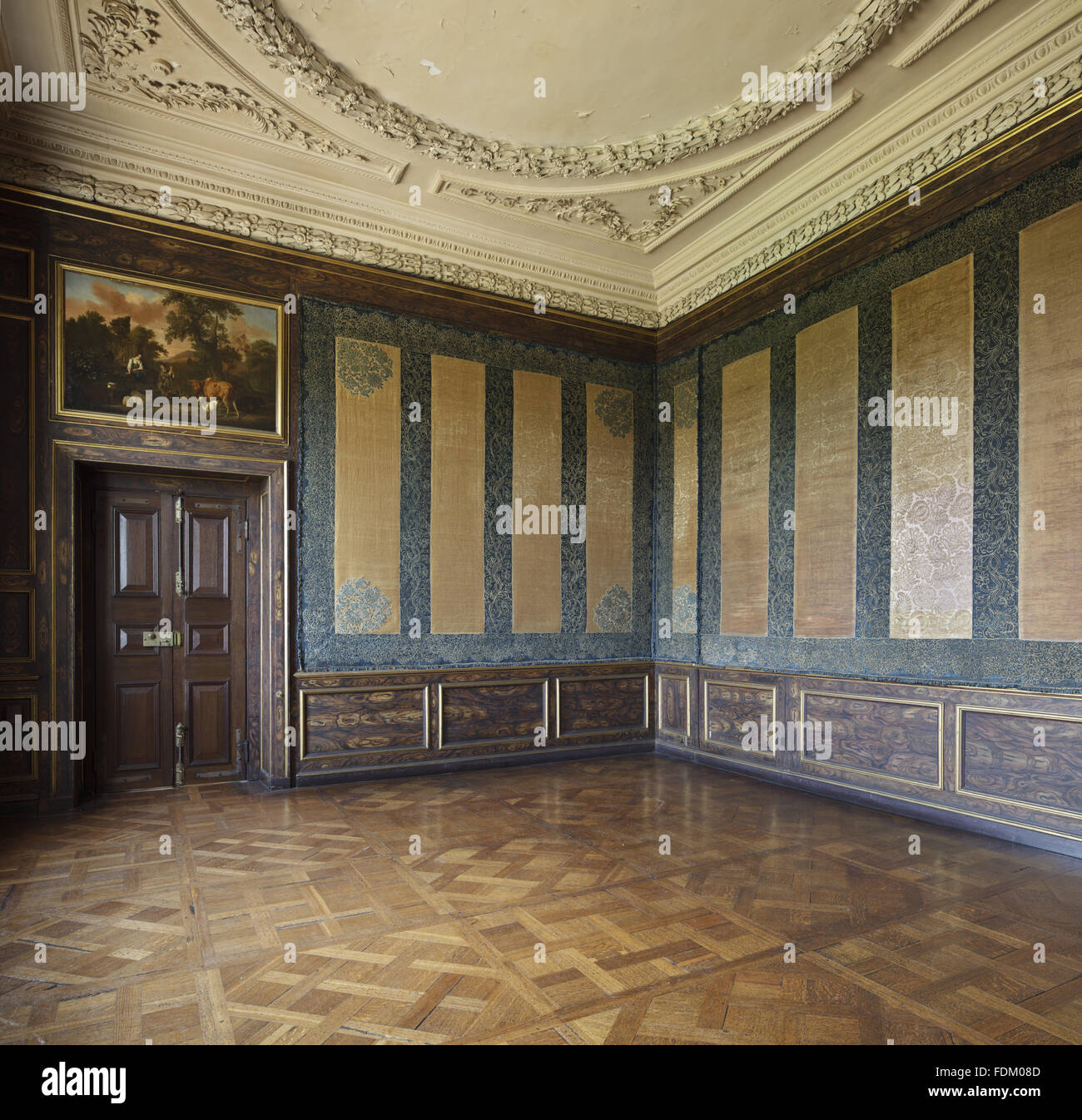 17th century corner house hi-res stock photography and images - Alamy